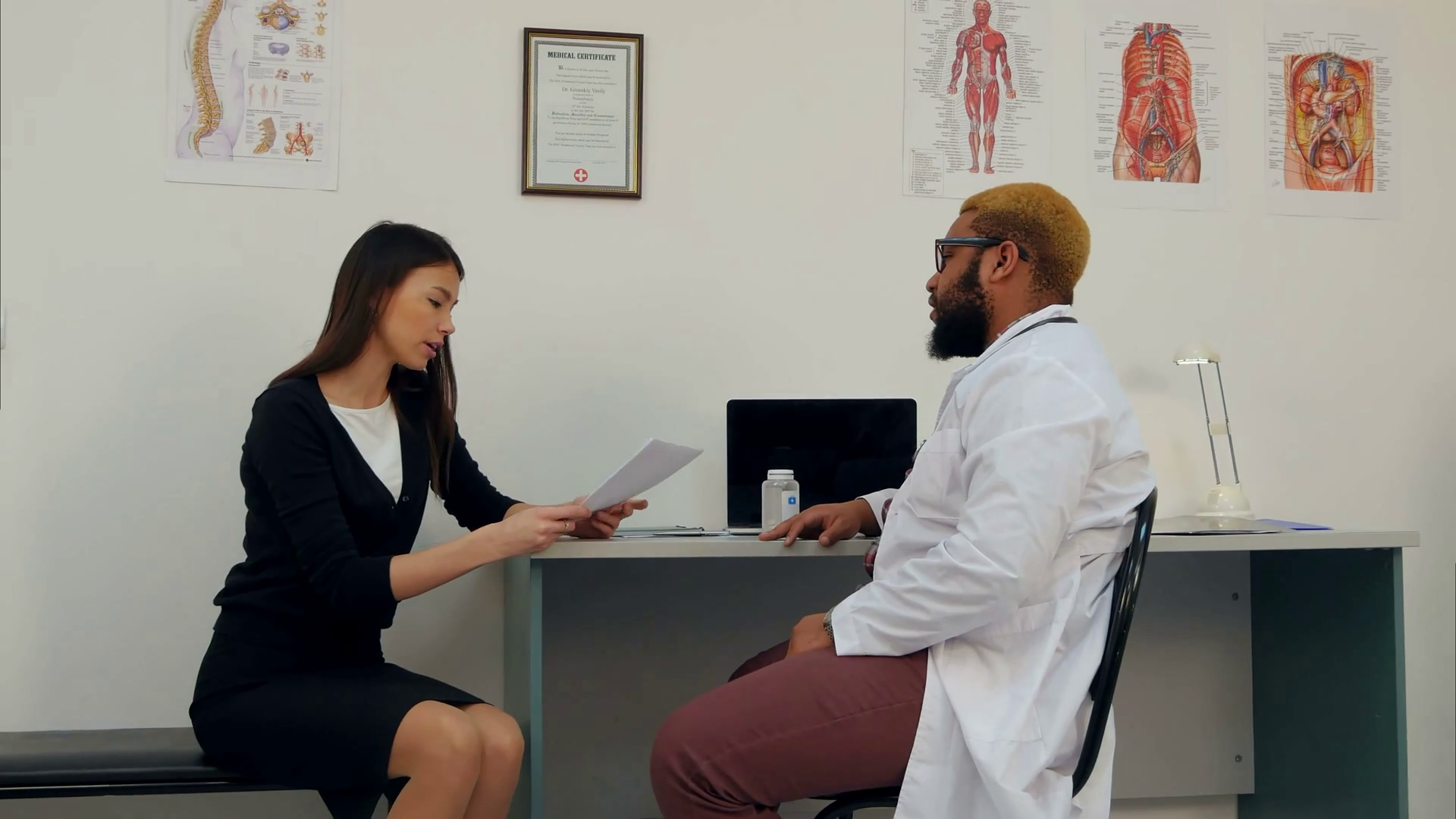 Unhappy Female Patient Accusing Doctor Of Stock Footage SBV-312218074 ...