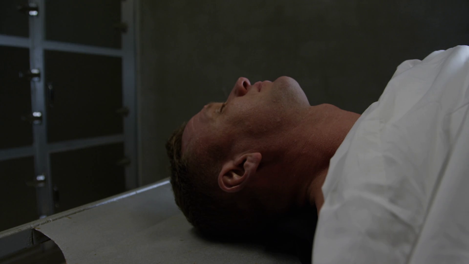 Morgue - Putting Sheet Over Man Head On Stock Footage SBV-348391629 ...