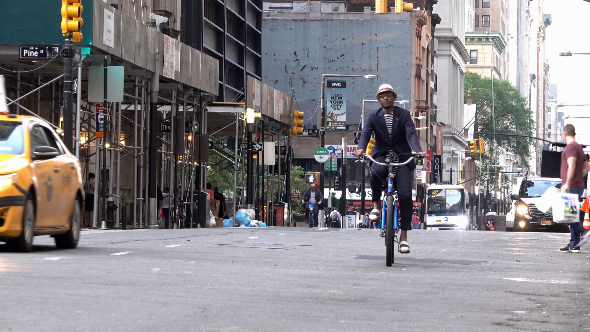 City streets of New York City establishing shot with traffic 4k Stock ...