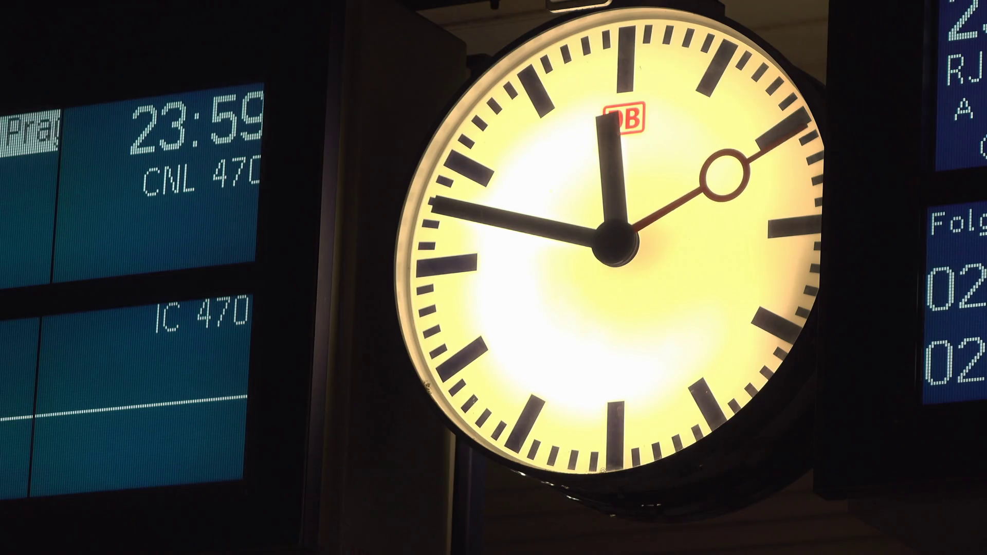 Db Clock At Railway Station In Mannheim Stock Footage SBV-310347735 ...
