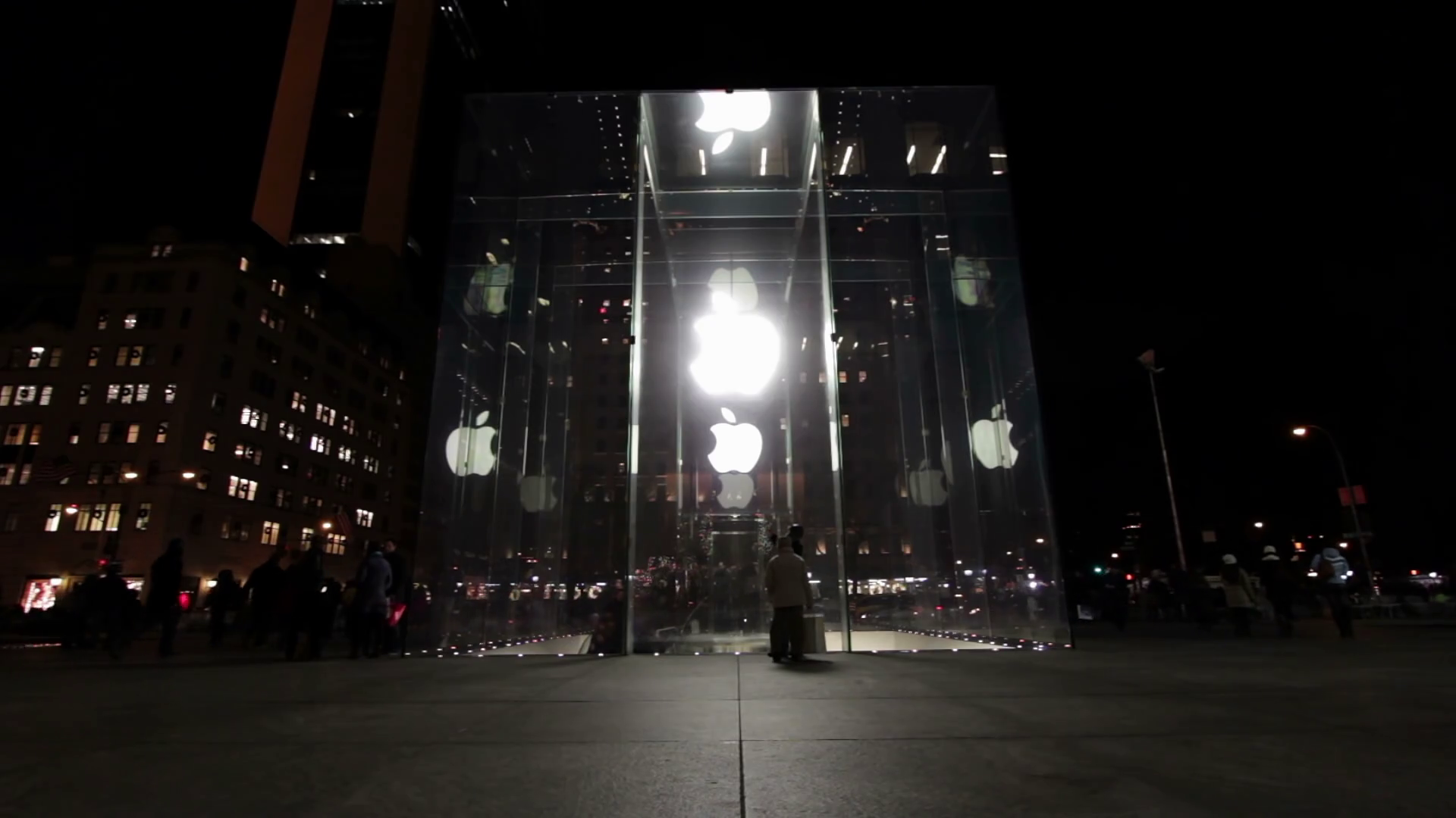 Entrance to NYC Apple store Stock Video Footage 00:20 SBV-301158830 ...