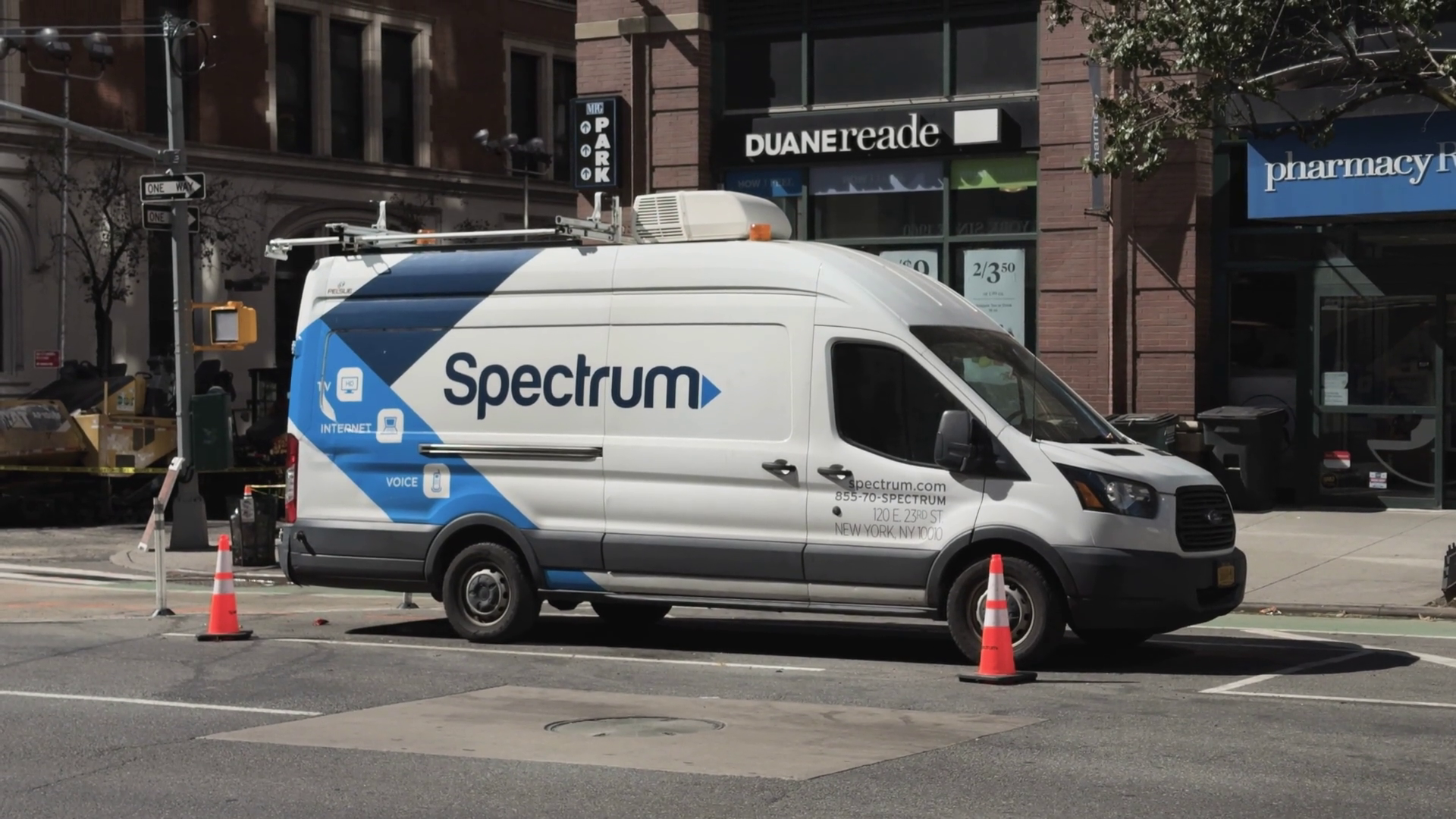 Service Vehicle Spectrum Communication Stock Footage SBV-352042932 ...