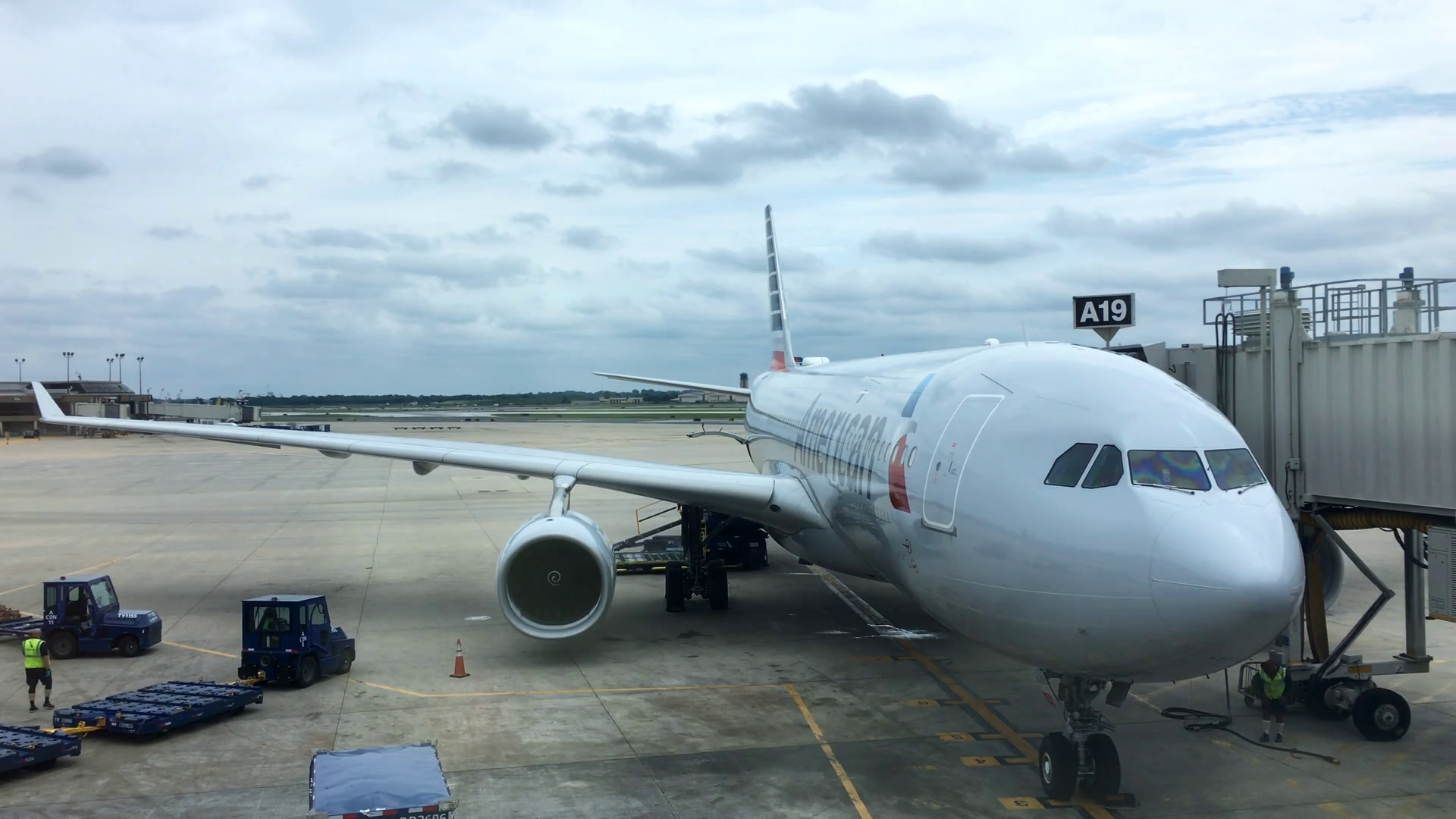 American Airlines Flight At A19 Gate Stock Footage SBV-331690277 ...