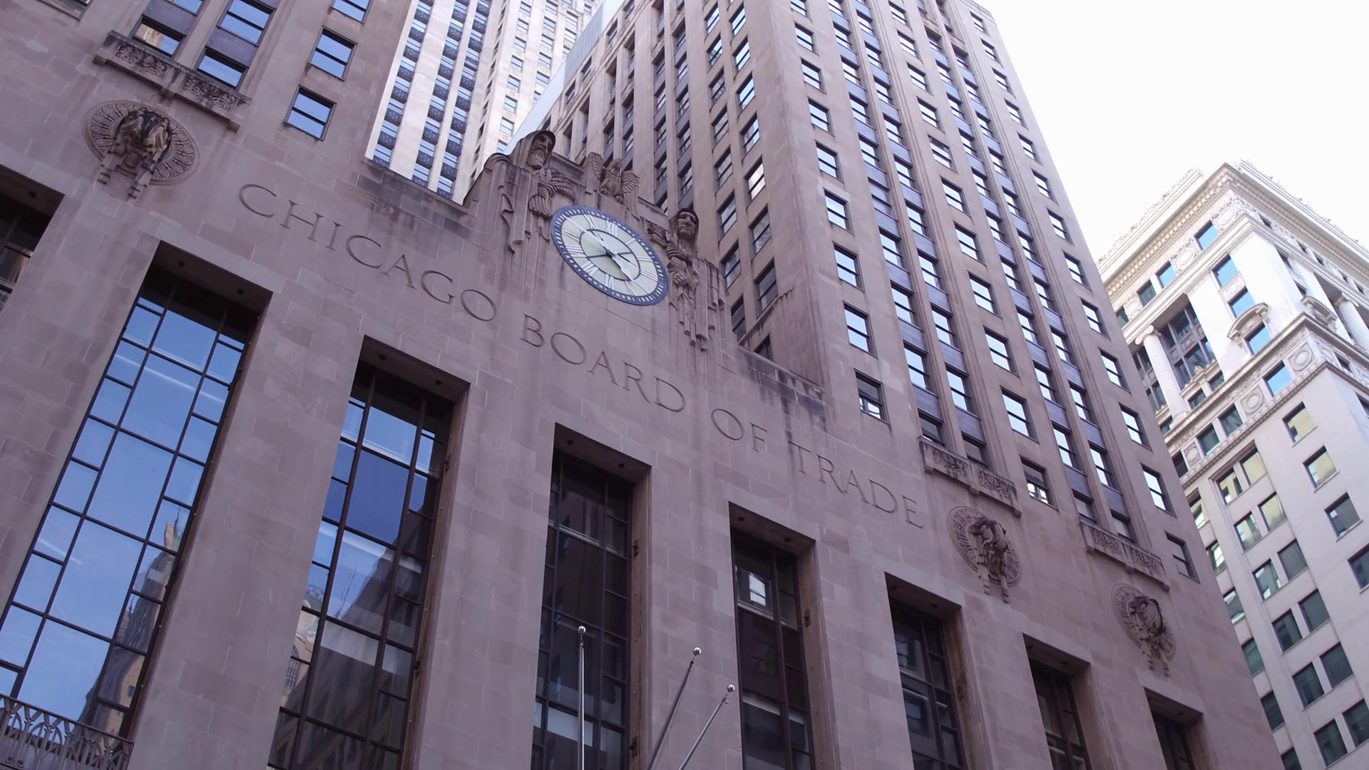 Chicago Board of Trade building downtown exterior establishing shot 4k ...