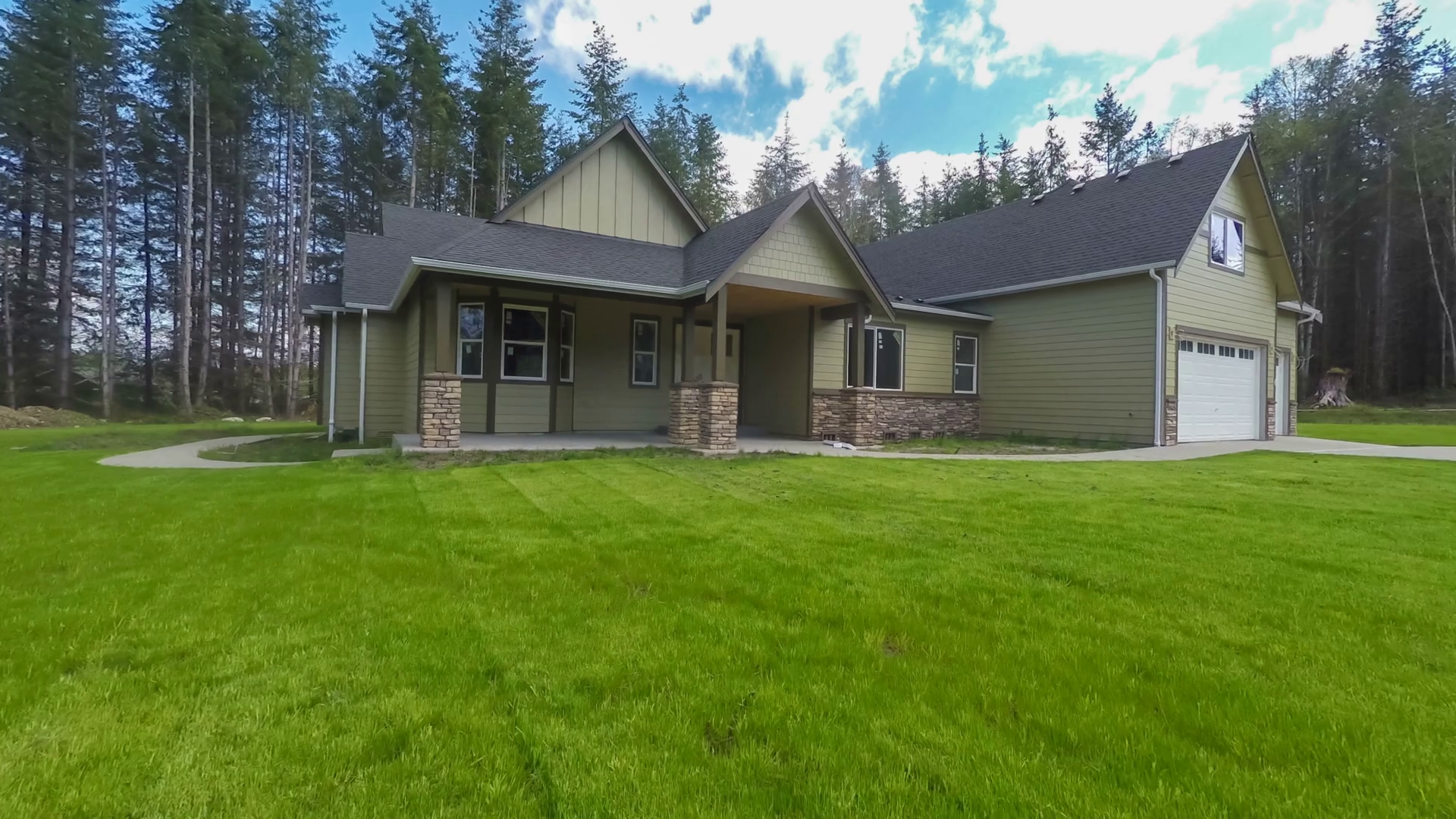 Approaching a modern American suburban new construction home Stock ...