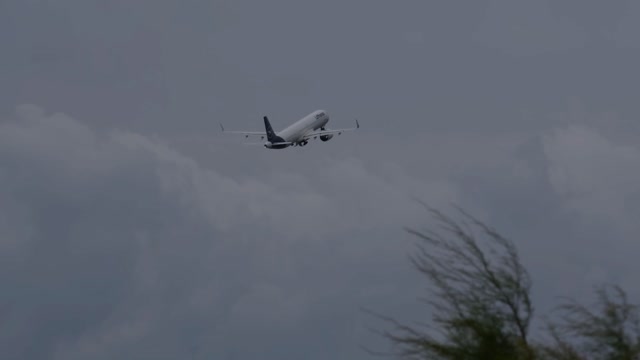 Alien Ship Landing Stock Footage: Royalty-Free Video Clips - Storyblocks