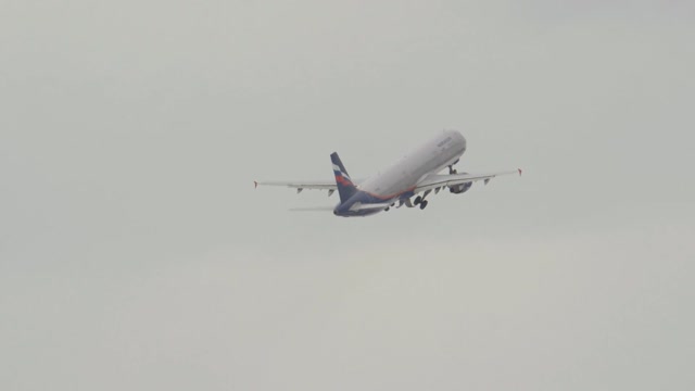 Landing Gear Retraction Stock Footage: Royalty-Free Video Clips ...