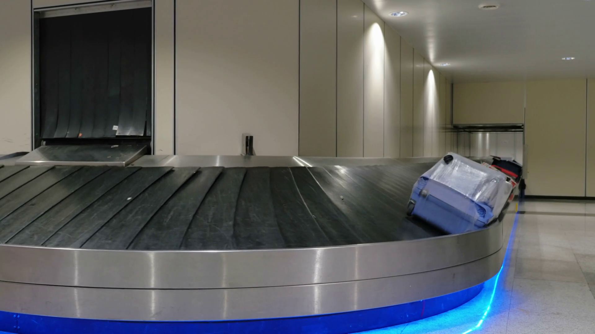 Timelapse of bags and suitcases moving on baggage carousel in airport ...