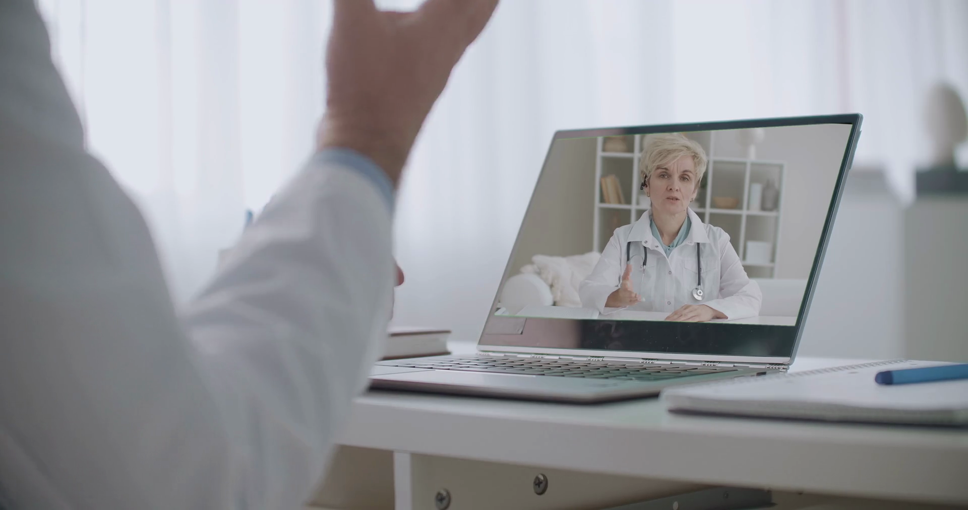 Woman Doctor Is Lecturing At Screen Of Stock Footage SBV-338663677 ...