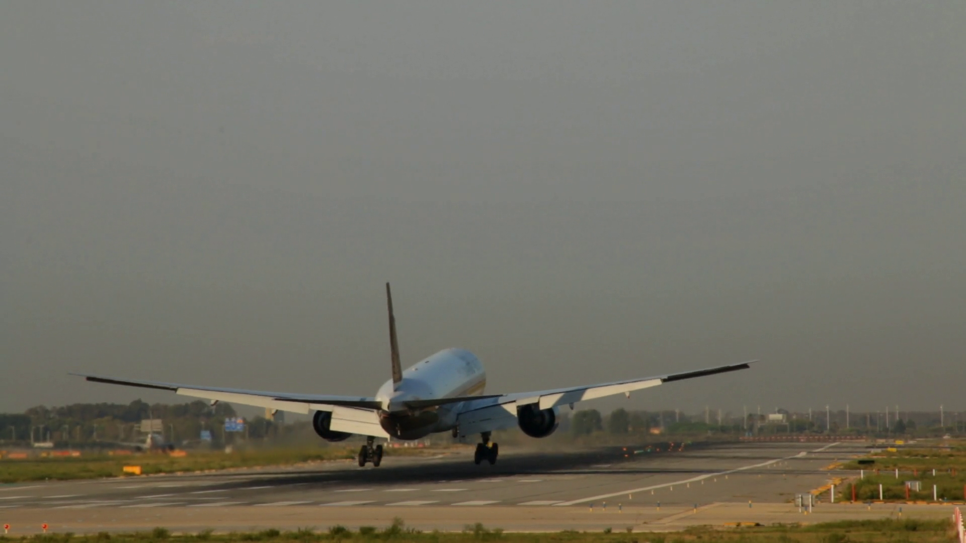 Commercial Airliner Landing In El Prat Stock Footage SBV-347331481 ...