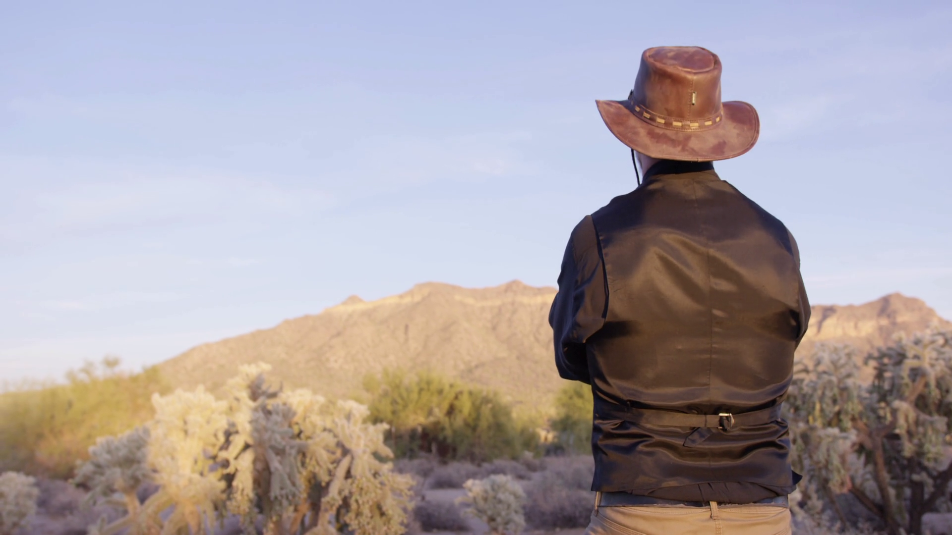 Cowboy Looking Off Into Mountains With Stock Footage SBV-351818836 ...