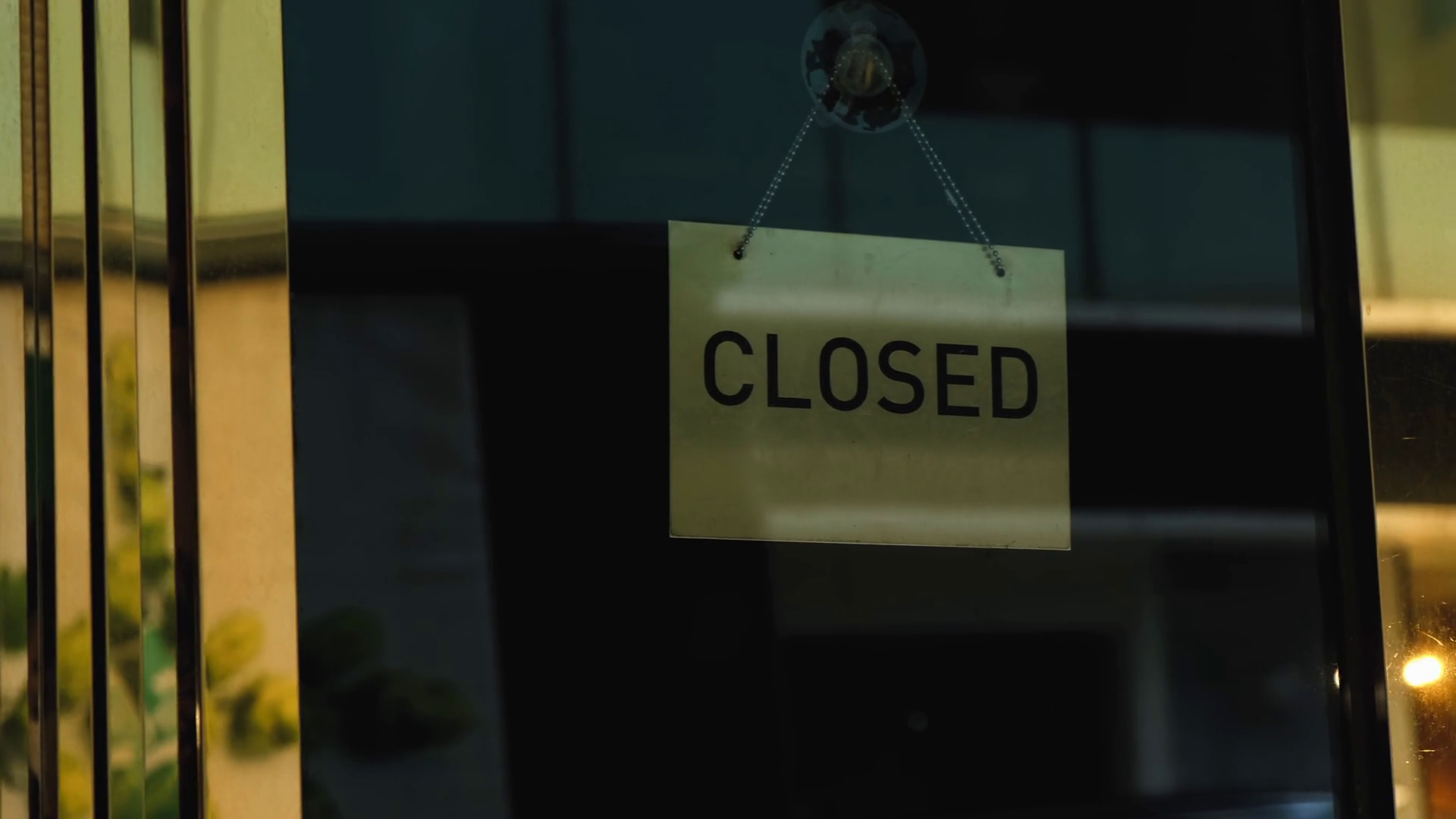 Business Closed Sign Hanging On Shop Stock Footage SBV-352371304 ...