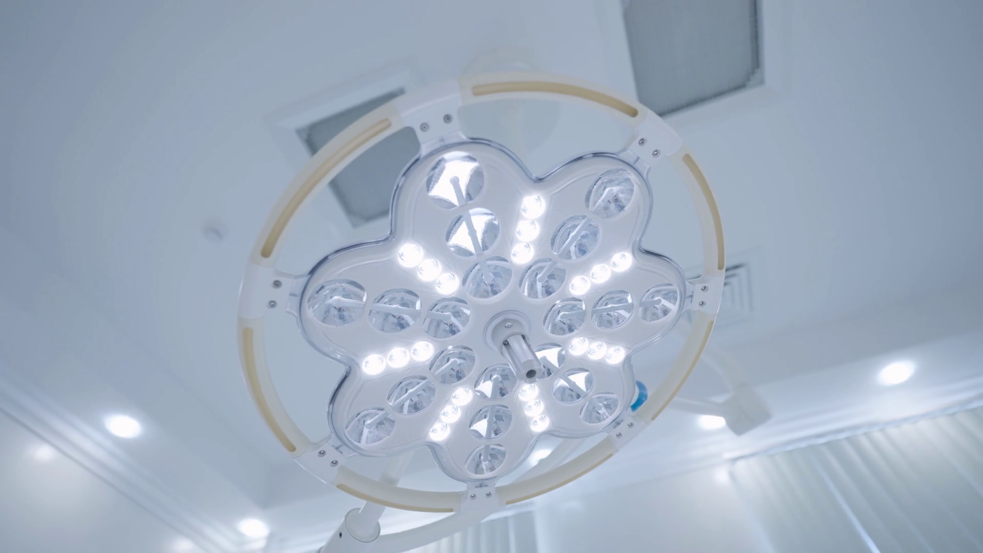Bright Surgical Lamp Light Action Blinding Stock Footage SBV-348443290 ...