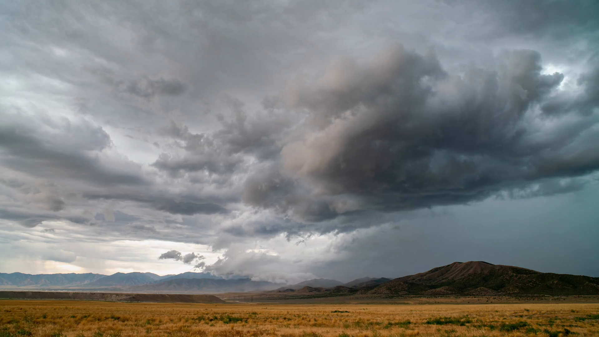 Severe Thunderstorm Rolling Over Utah Stock Footage SBV-348544095 ...