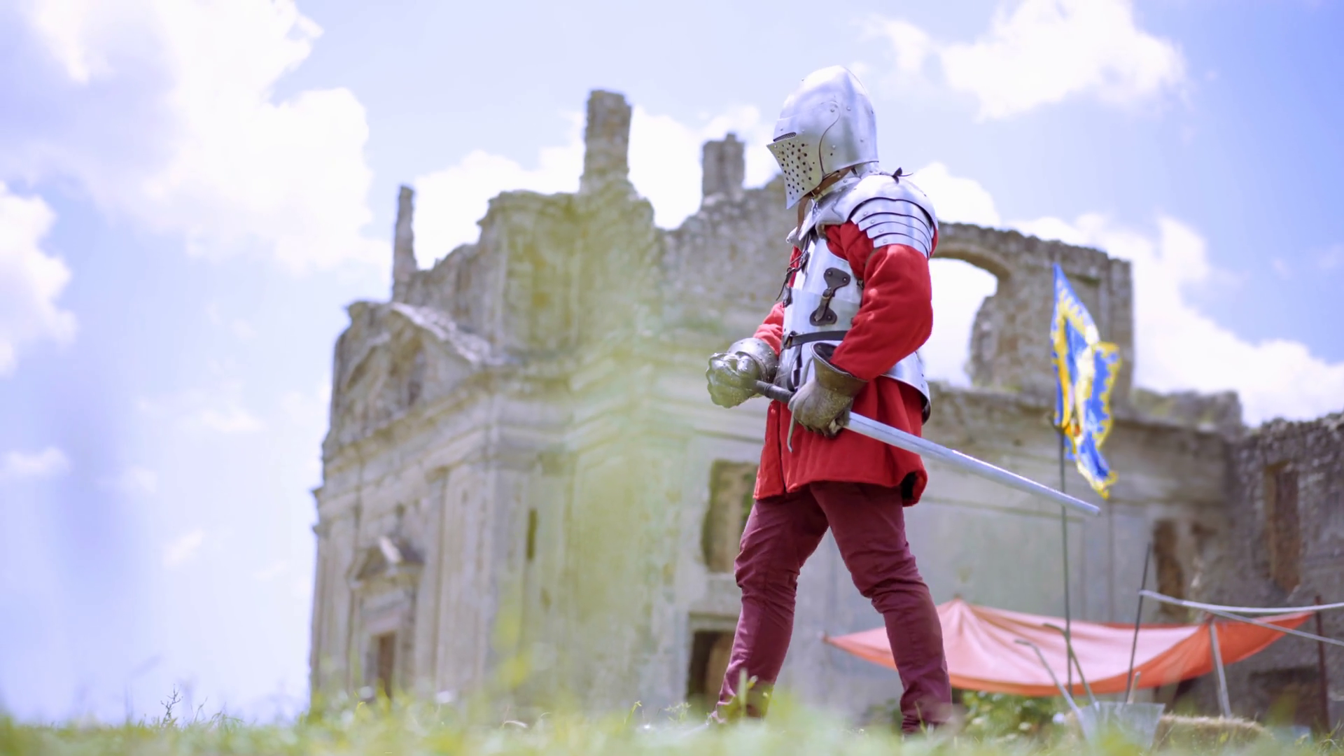 Medieval. Knight guarding the entrance to the castle. Historical ...