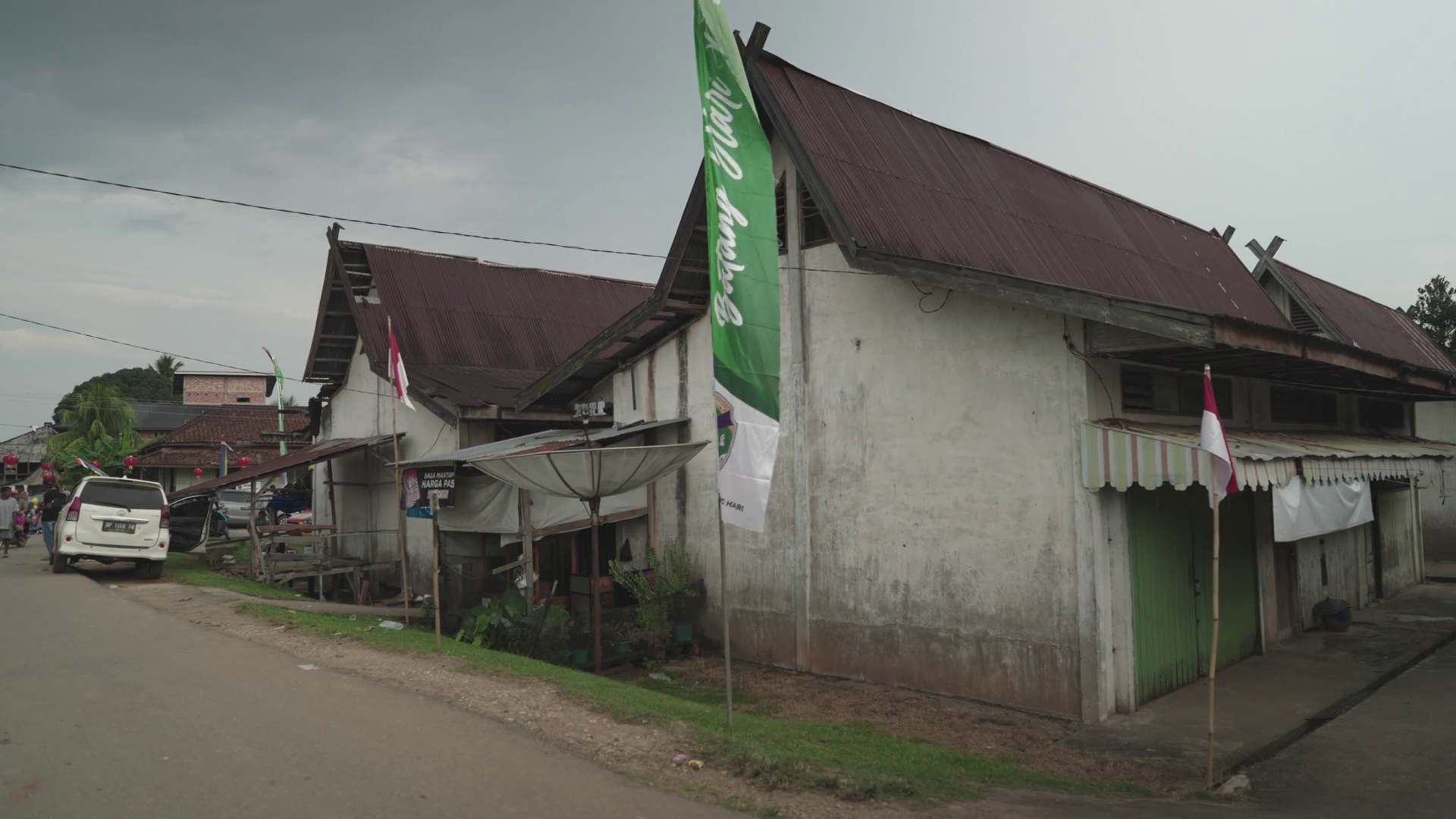 Exploring Muara Tembesi Undeveloped Sub Stock Footage SBV-347786018 ...