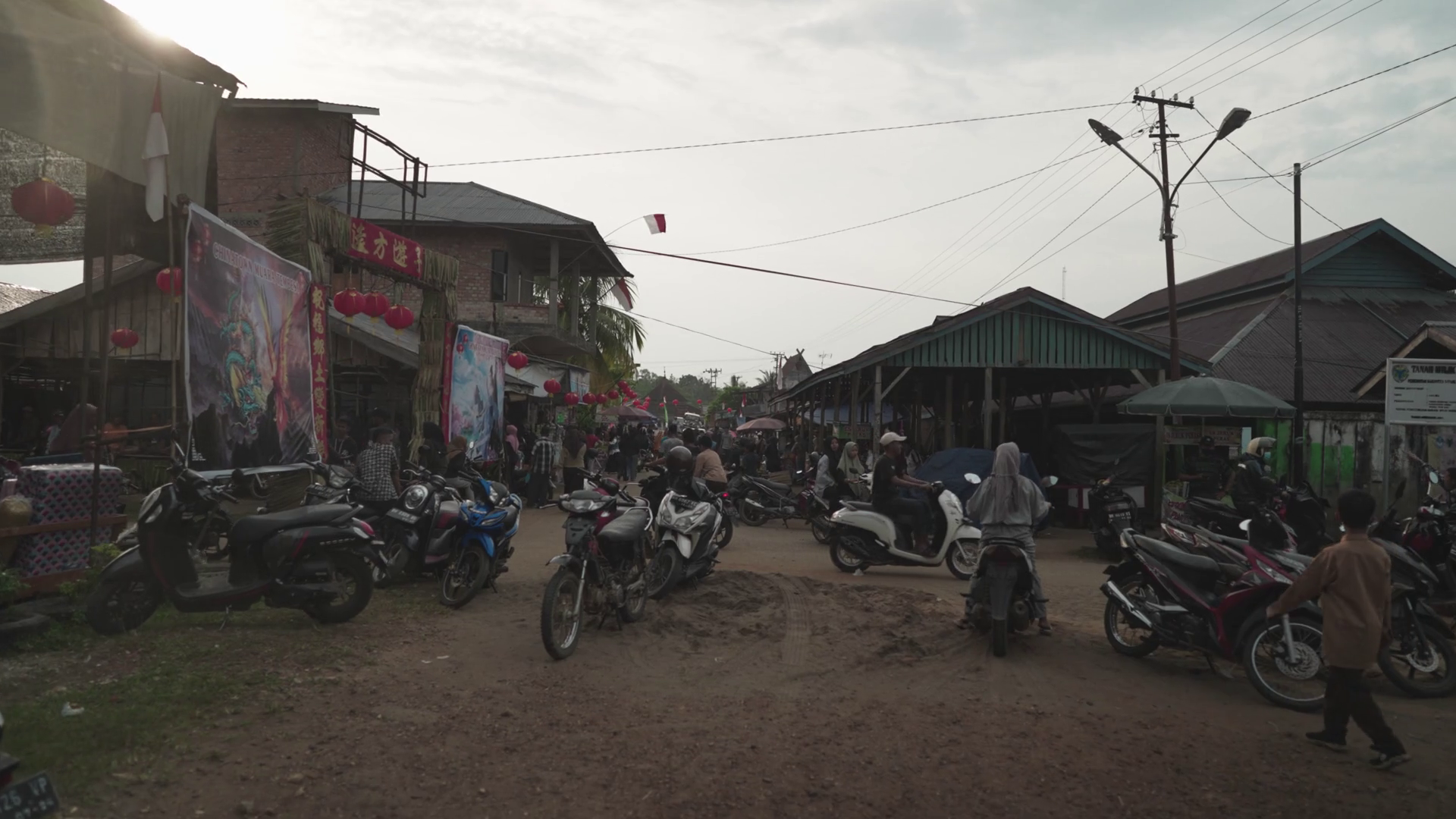 Exploring Muara Tembesi Undeveloped Sub Stock Footage SBV-347786010 ...