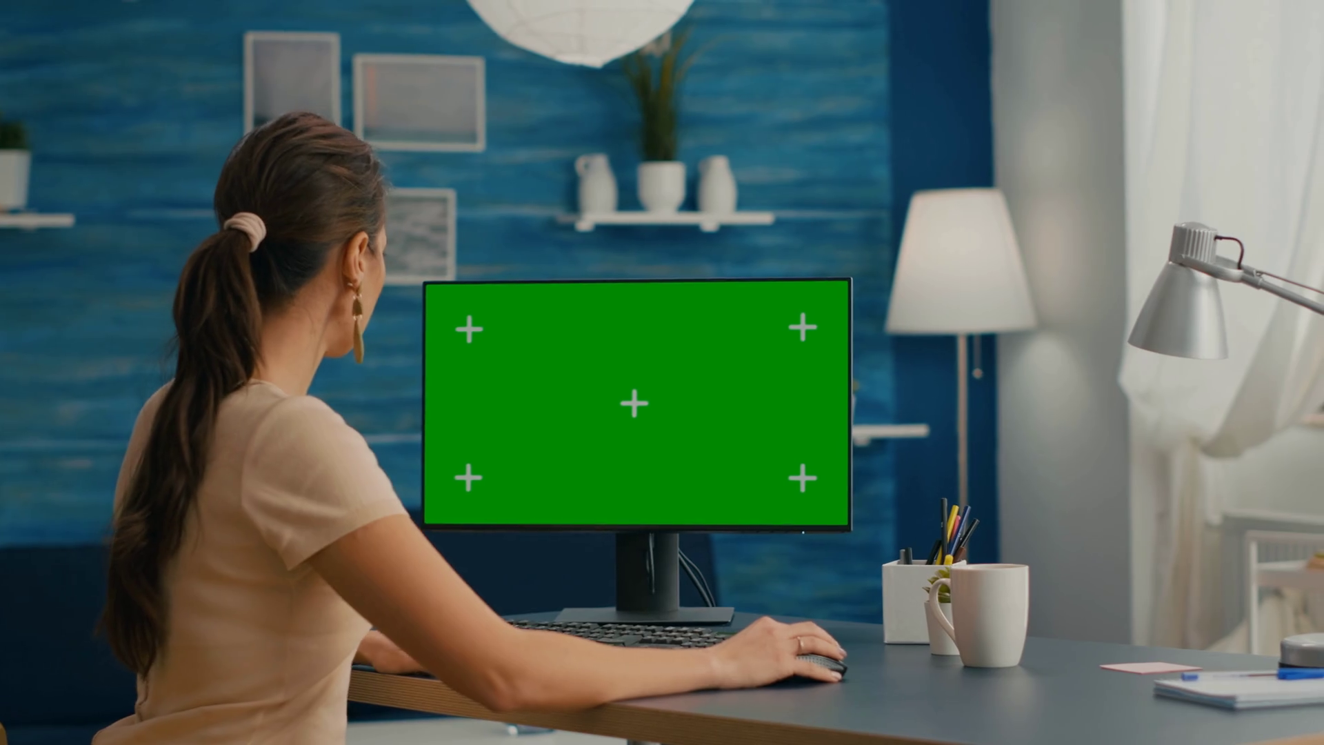 Busniess woman talking with young collegue about internet network ...