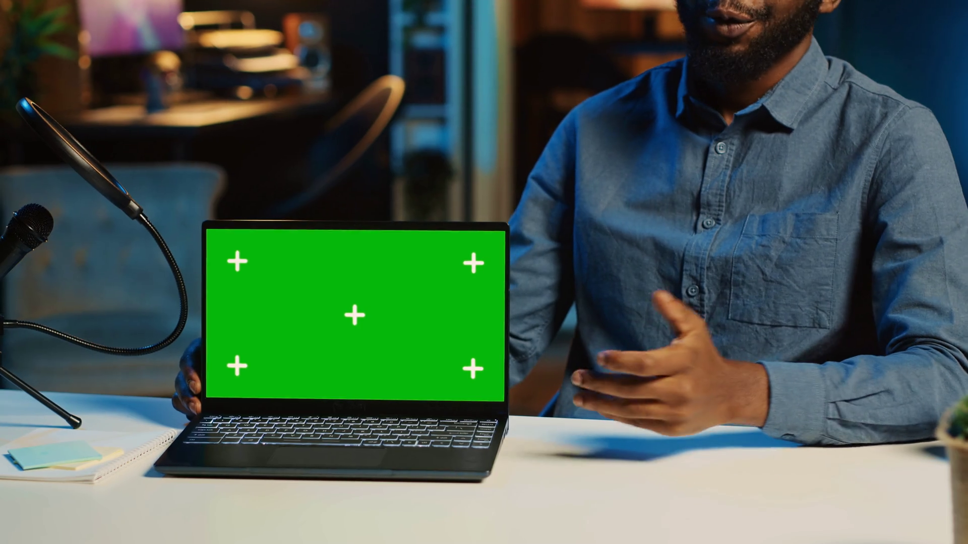 Influencer Films Chroma Key Laptop Video Stock Footage SBV-348619752 ...