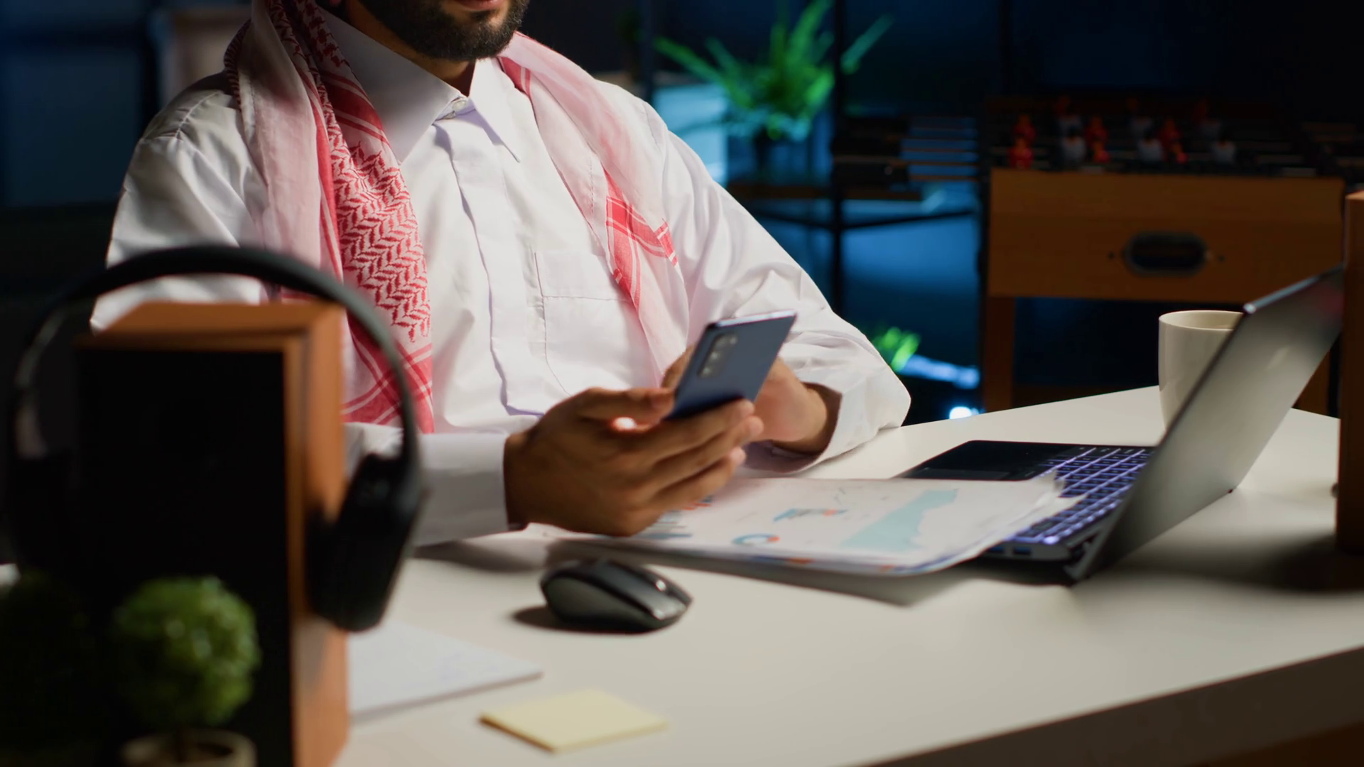 Arabic Employee Having Discussion With Stock Footage SBV-348647927 ...