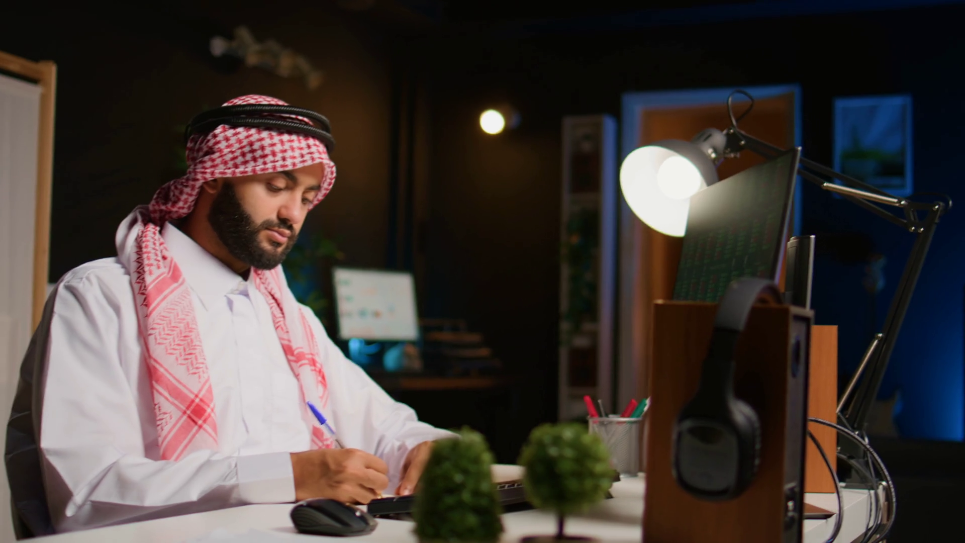 Muslim Broker Investor Employee Wearing Stock Footage SBV-348623128 ...