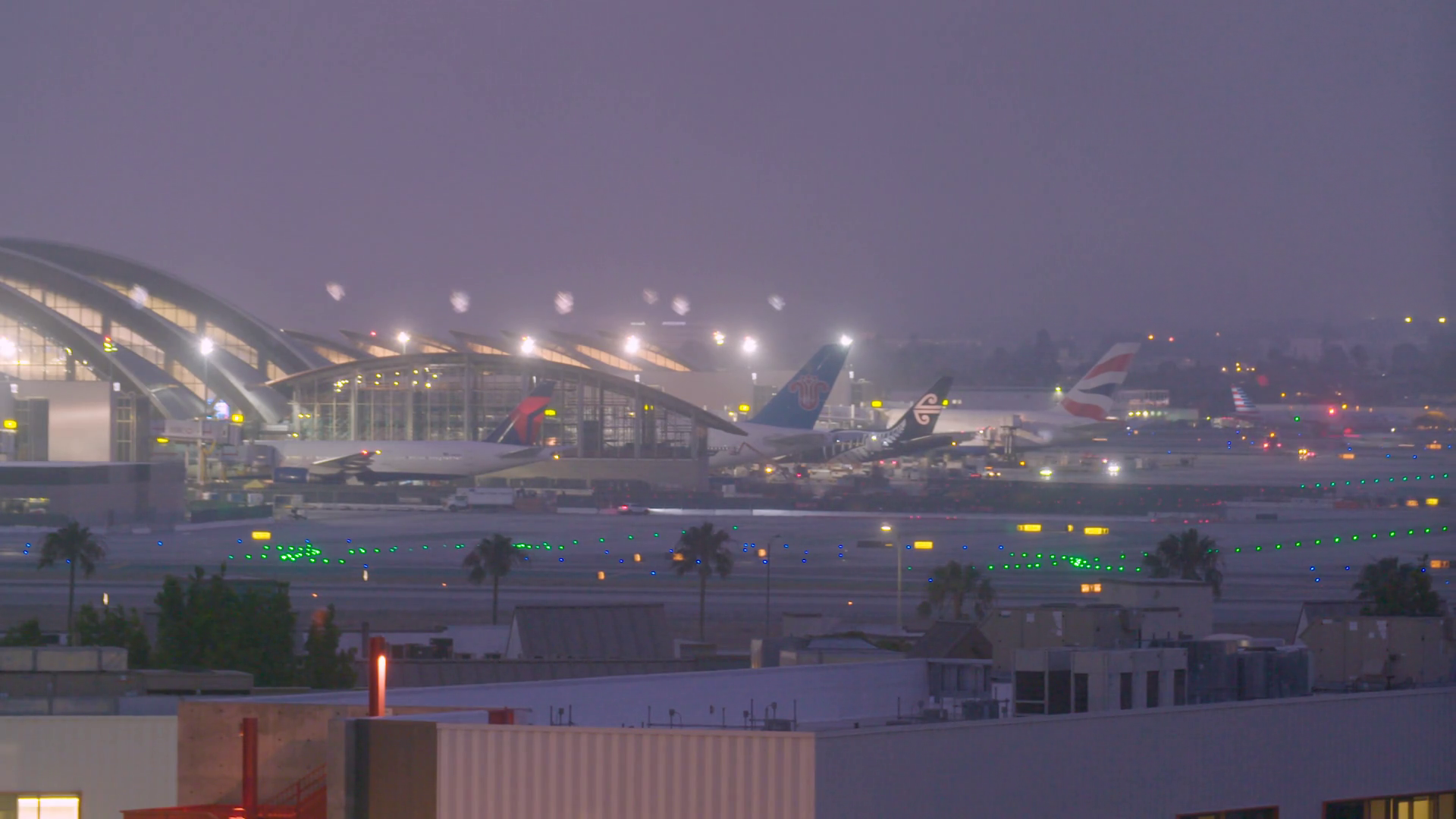 Timelapse of arrivals and departures at night at Los AngelesAirport ...
