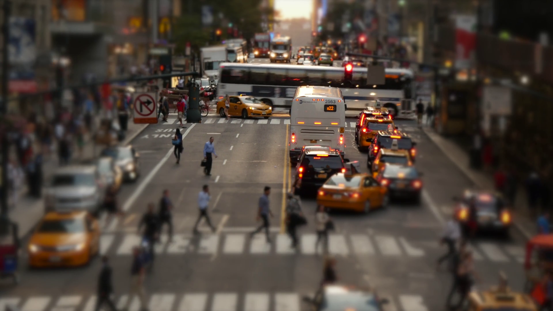 new york city street scene of people walking on crowded street Stock ...