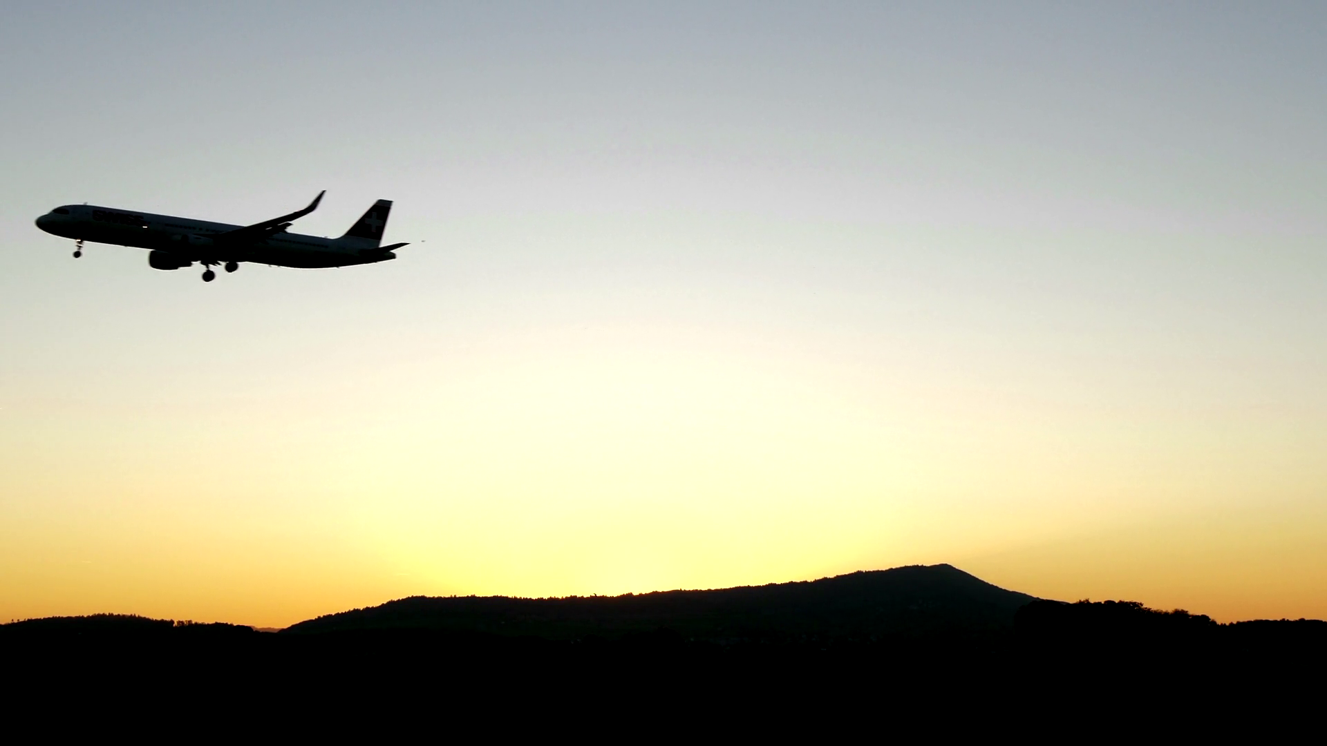Commercial Passenger Airplane Arriving At Stock Footage SBV-337939822 ...