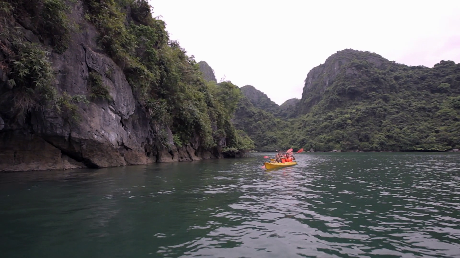 Ws Kayaking In Ha Long Bay / Vietnam Stock Footage SBV-311350348 ...