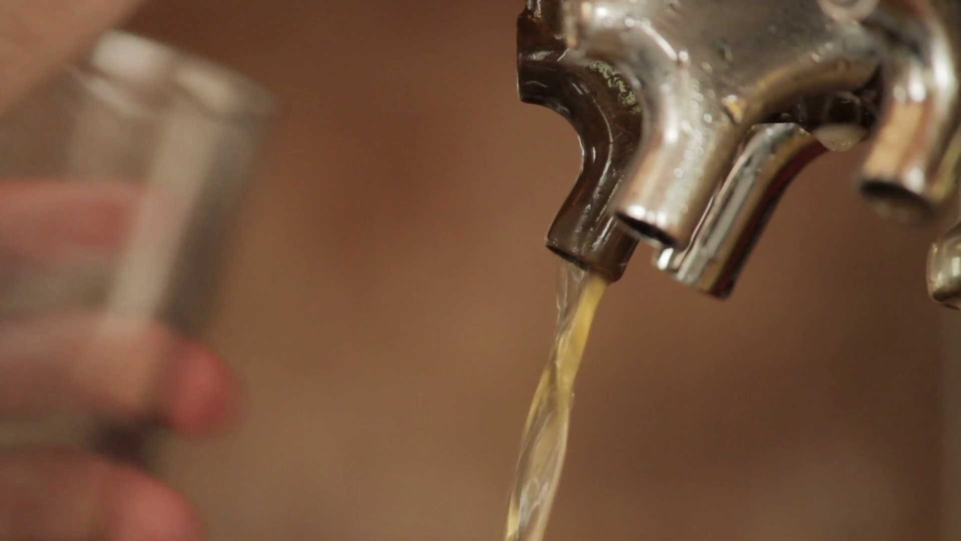 close up on fast beer pour from tap, lots of foam Stock Video Footage ...