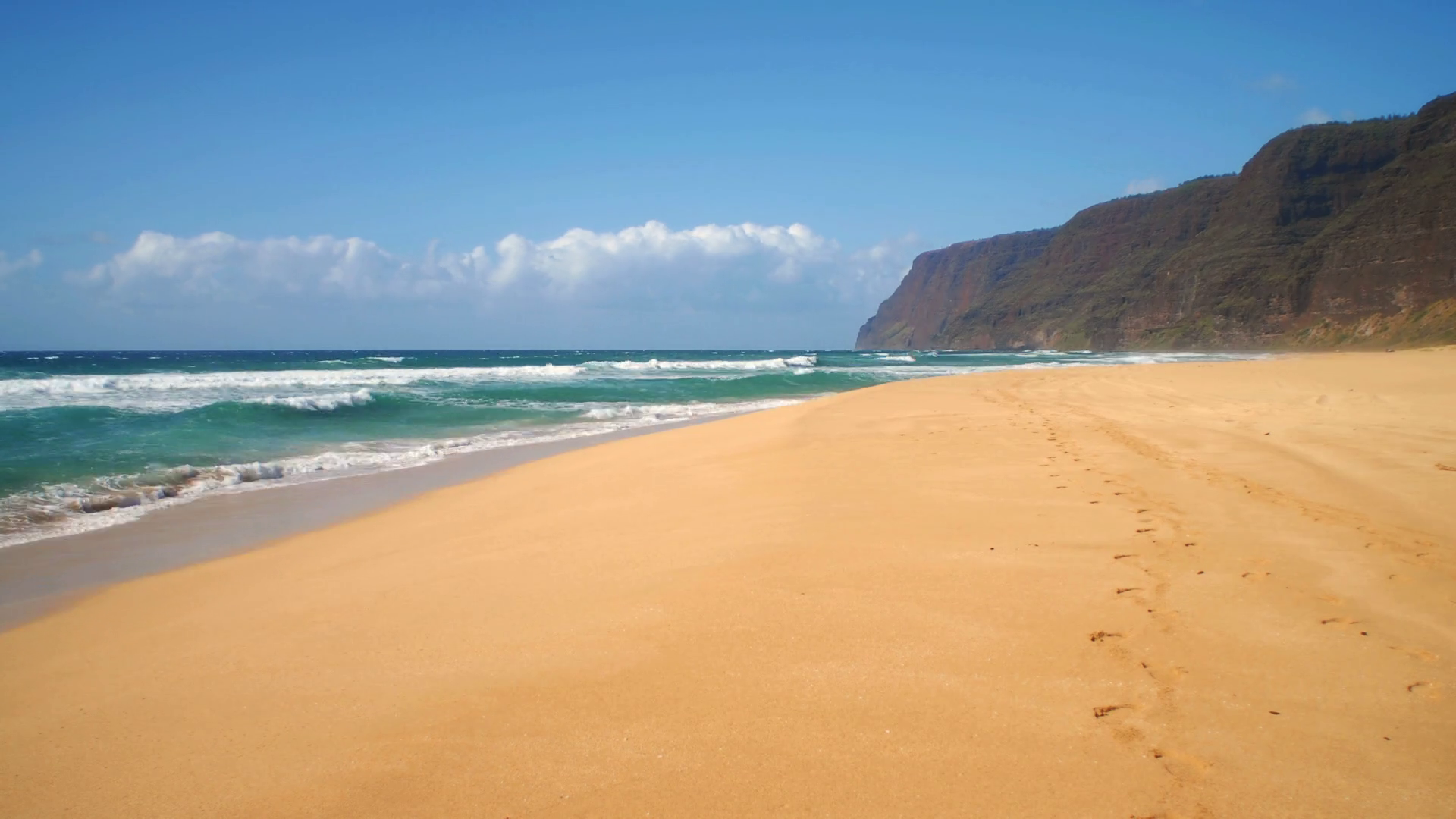 Polihale State Park Beach With Mountains In Stock Footage SBV-300076511 ...