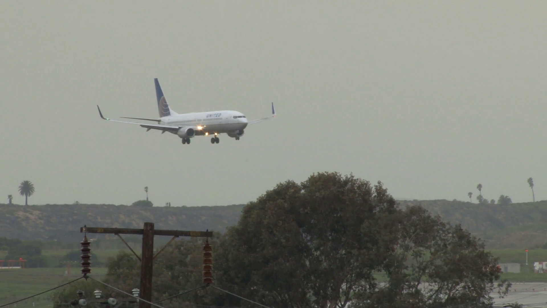 United Plane Landing At Lax Stock Footage SBV-300154289 - Storyblocks