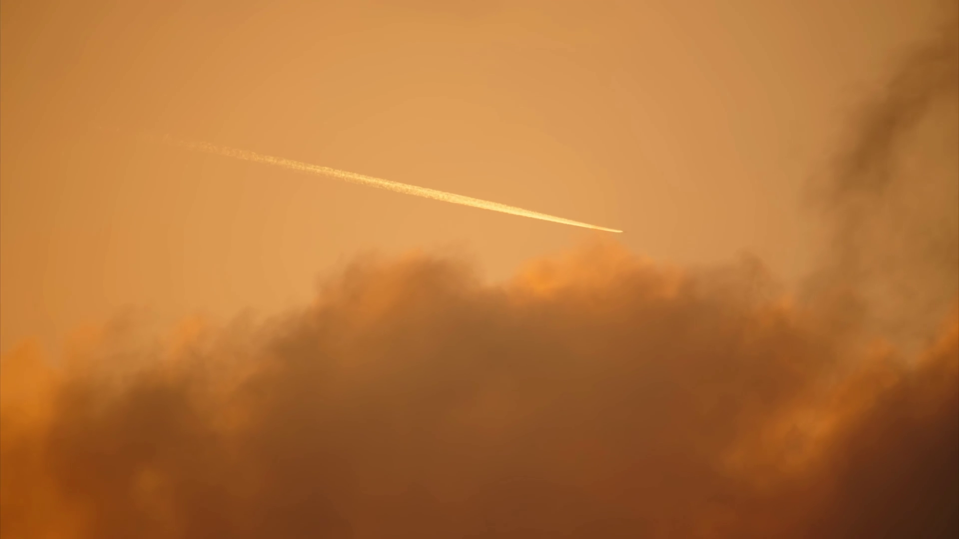 Witnessing Stunning Contrail In Vibrant Stock Footage SBV-352307347 ...
