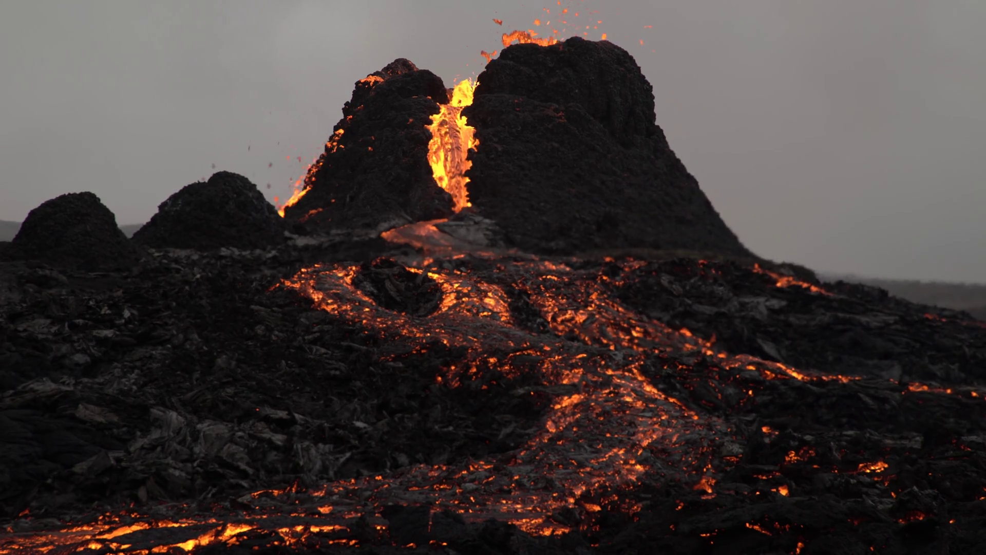 Volcanic Eruption Iceland 2021 Lava Flowing Stock Footage SBV-348366071 ...