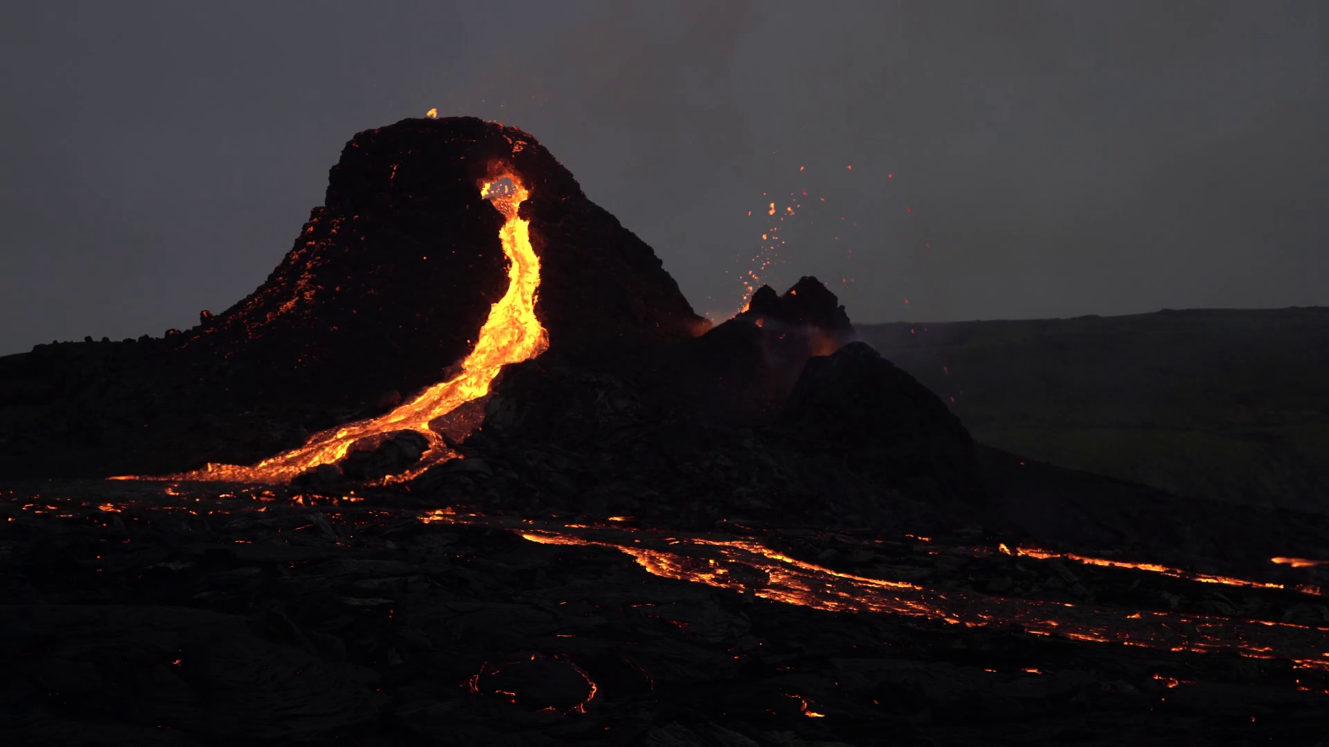 Volcanic Eruption Iceland 2021 Lava Cone Stock Footage SBV-348365947 ...