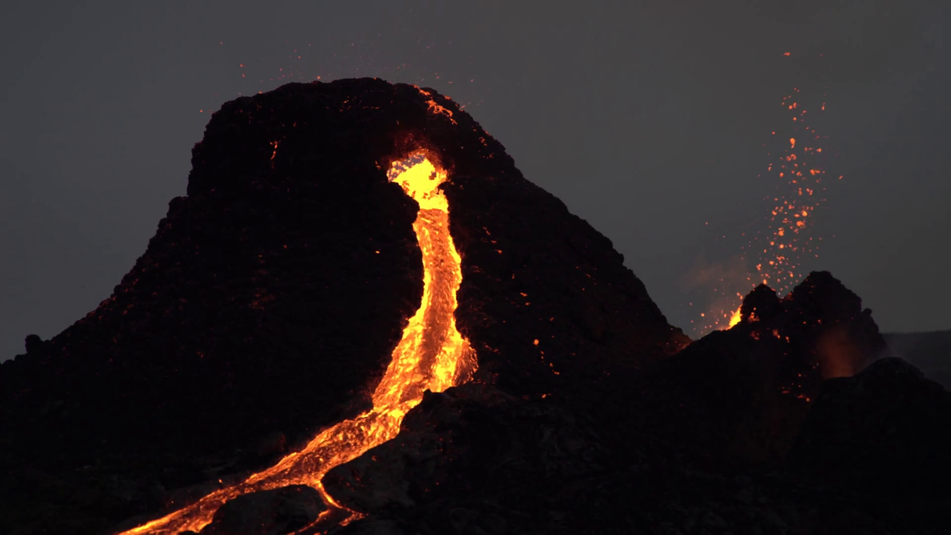 Volcanic Eruption Iceland 2021 Lava Cone Stock Footage SBV-348366312 ...