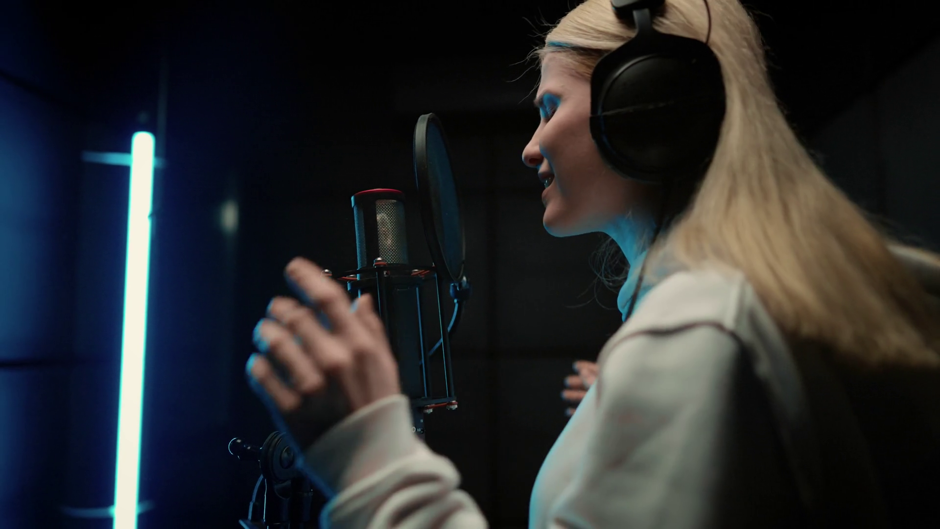 Professional Singer Woman Performing Stock Footage SBV-351670461 ...