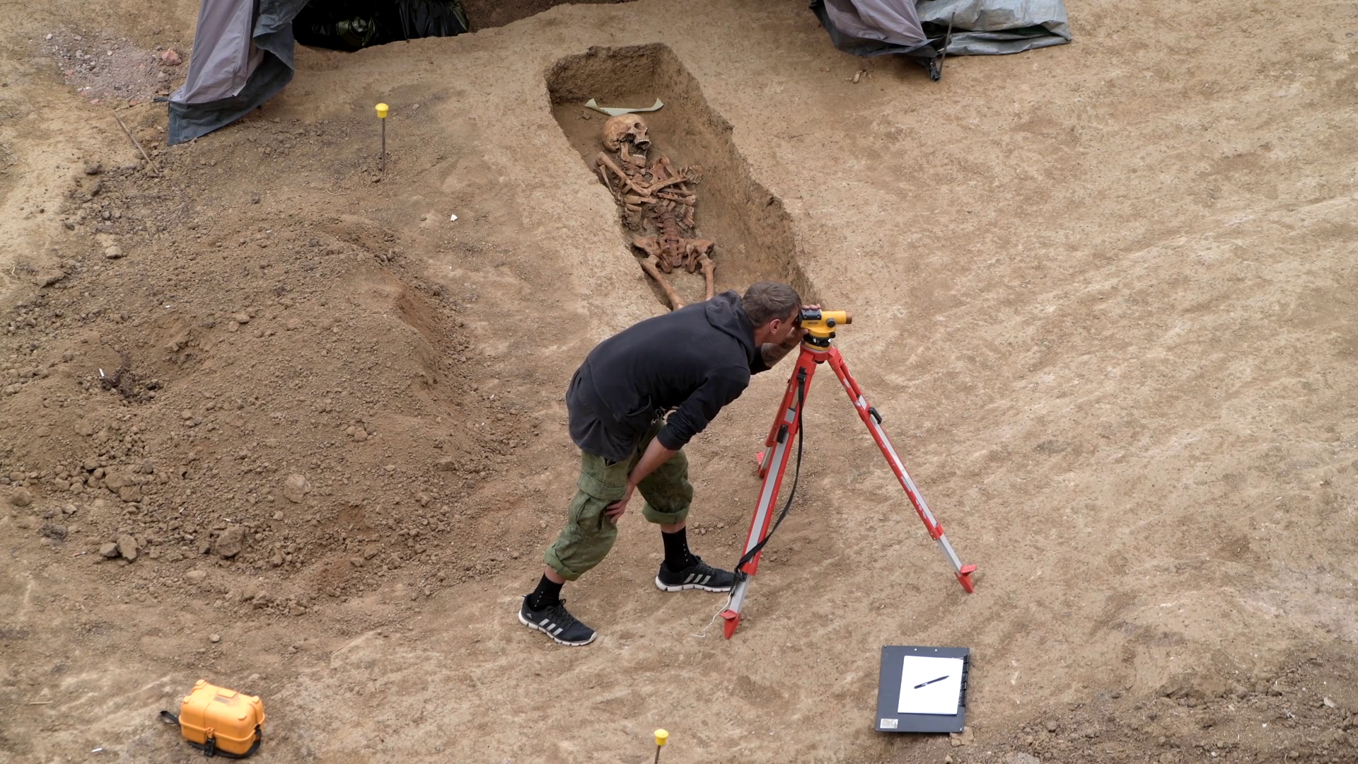 Excavation Reveals Well-preserved Skeleton Stock Footage SBV-351990040 ...