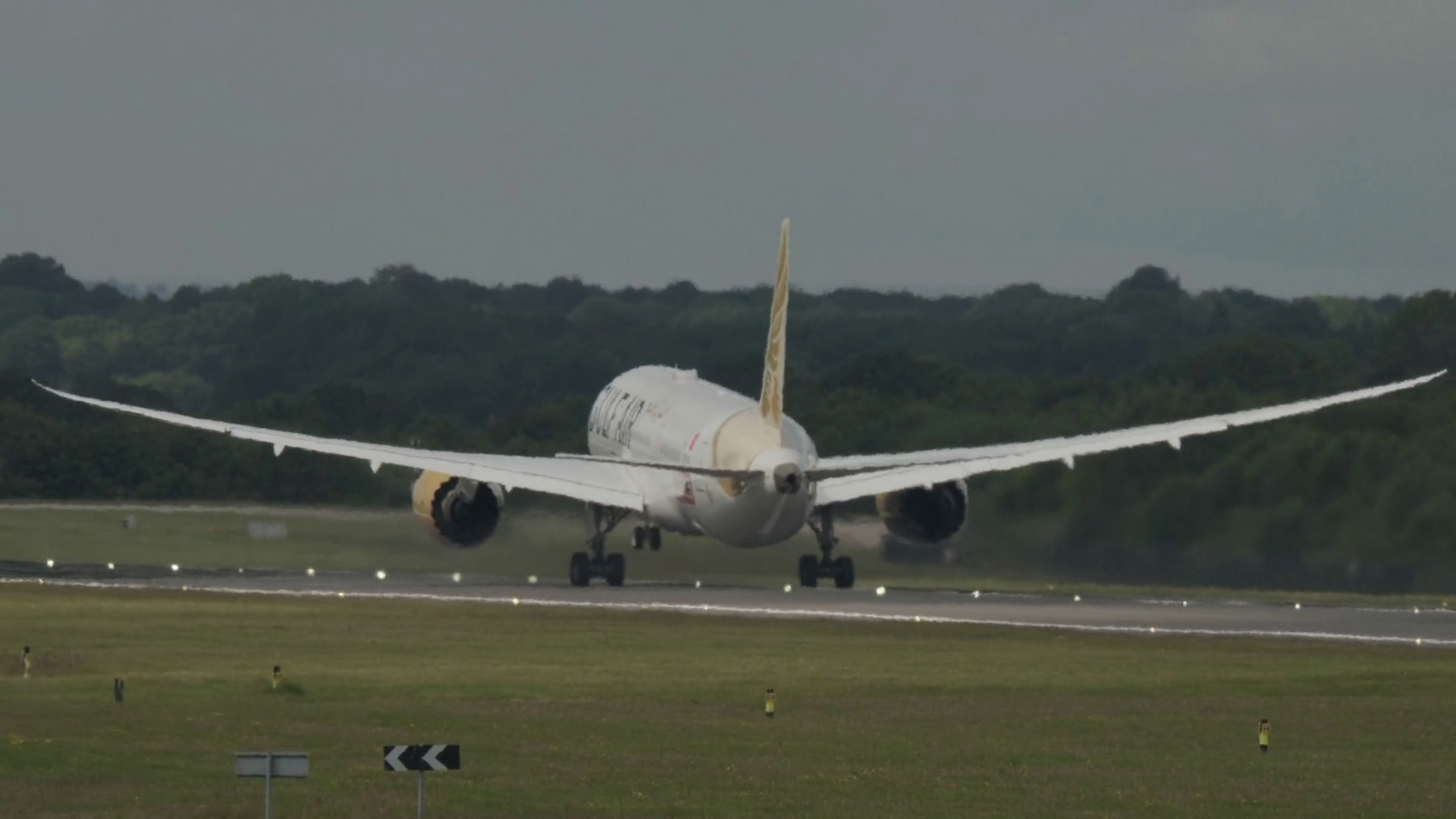 Manchester England - June 6 2025: Gulf Air Stock Footage SBV-352278664 ...