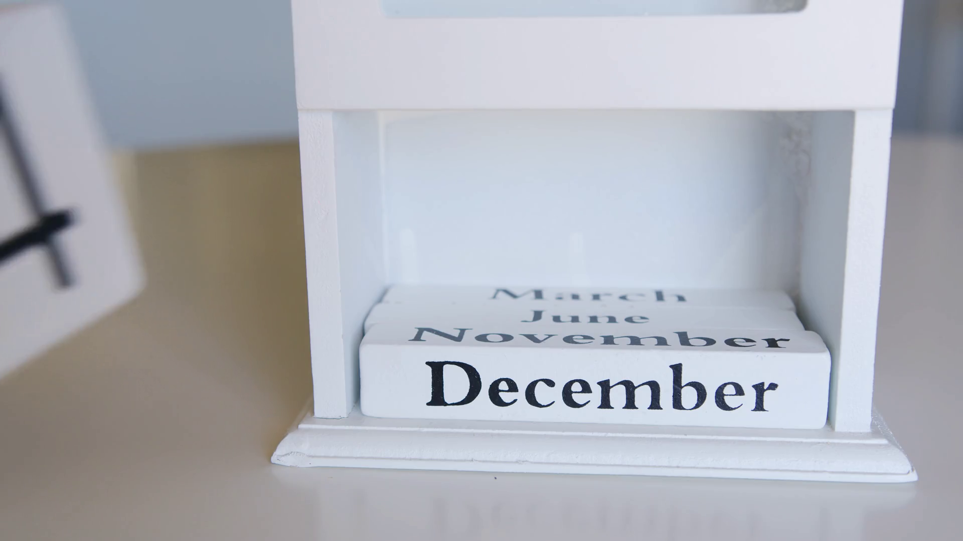 Change the date on the wooden calendar on 31 december, Happy New year ...