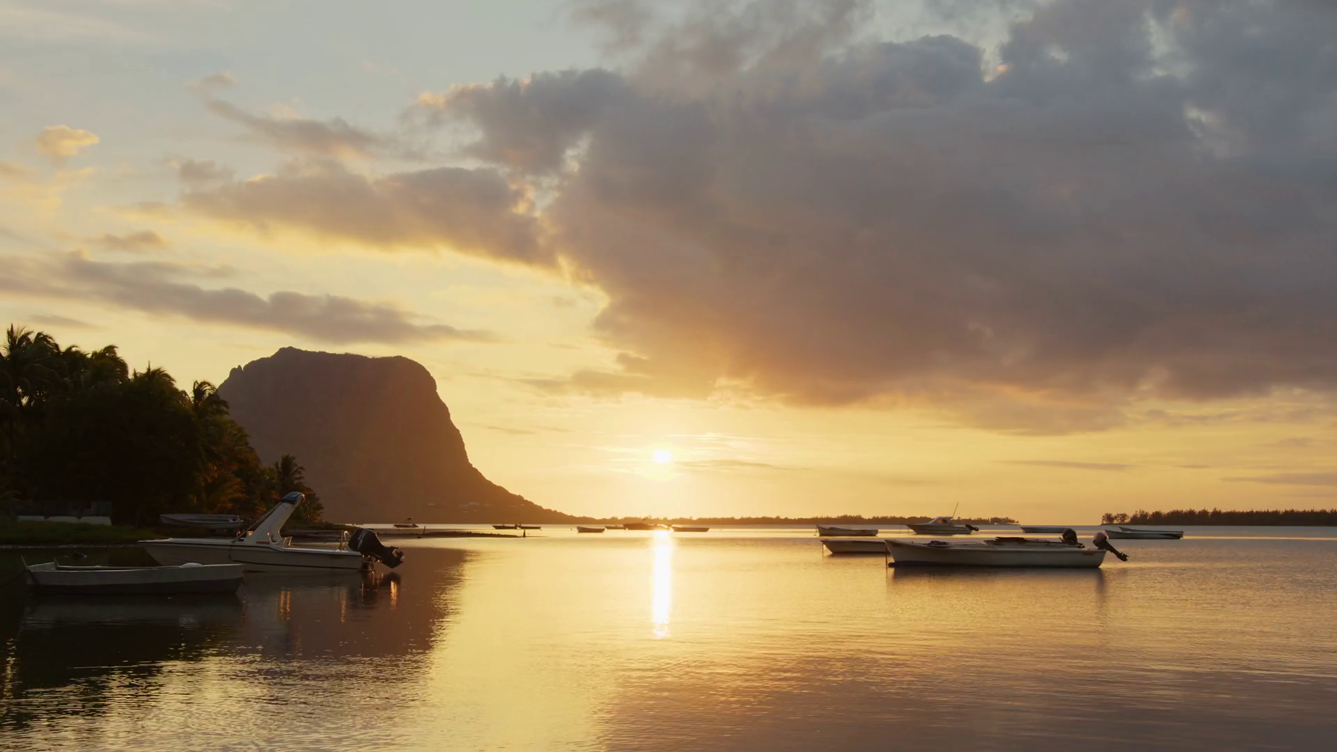 Time lapse: Mauritius at sunset with floating fishing boats on sea ...