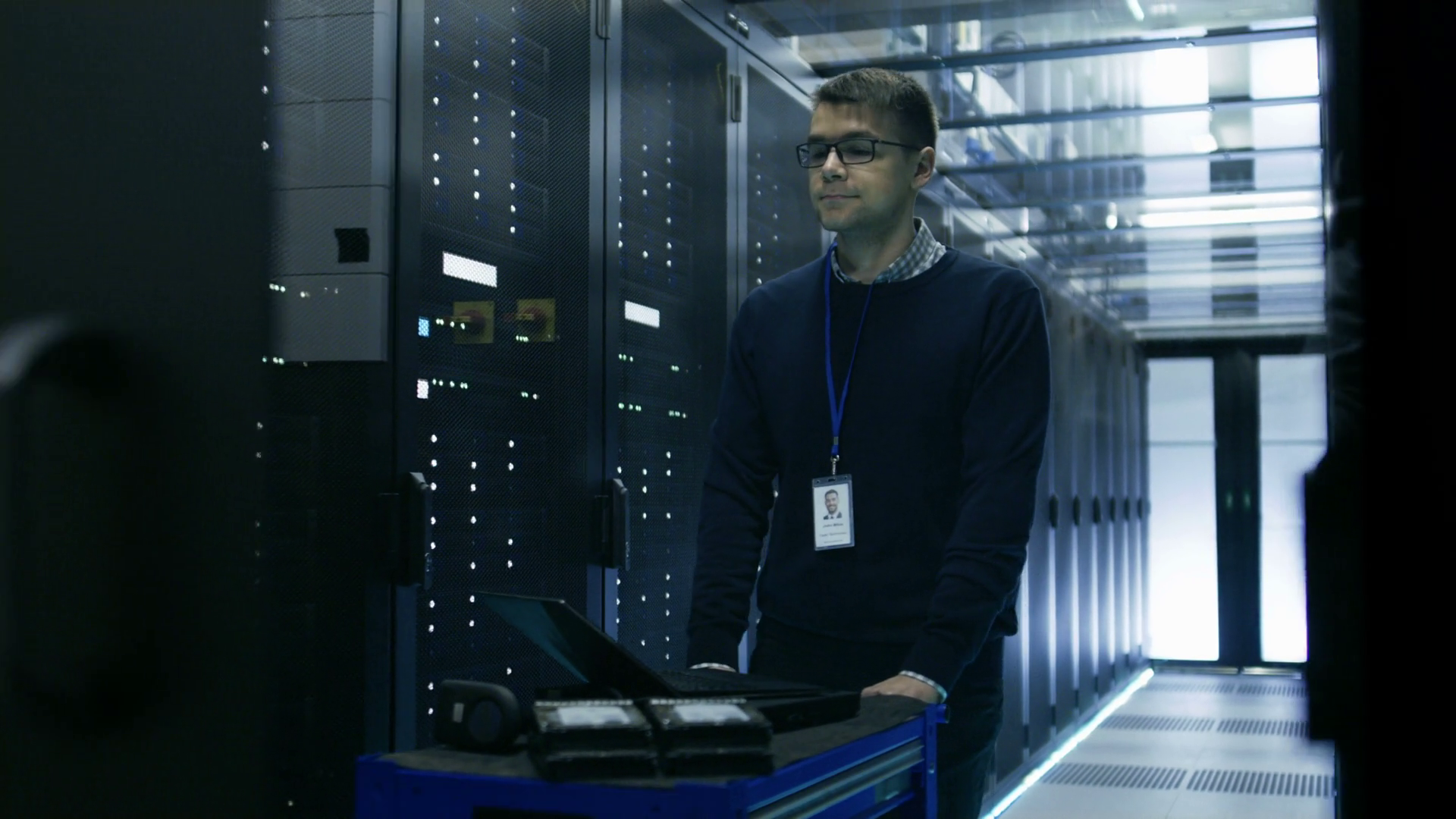 It Technician In Data Center Pushes Crash Stock Footage SBV-352250311 ...