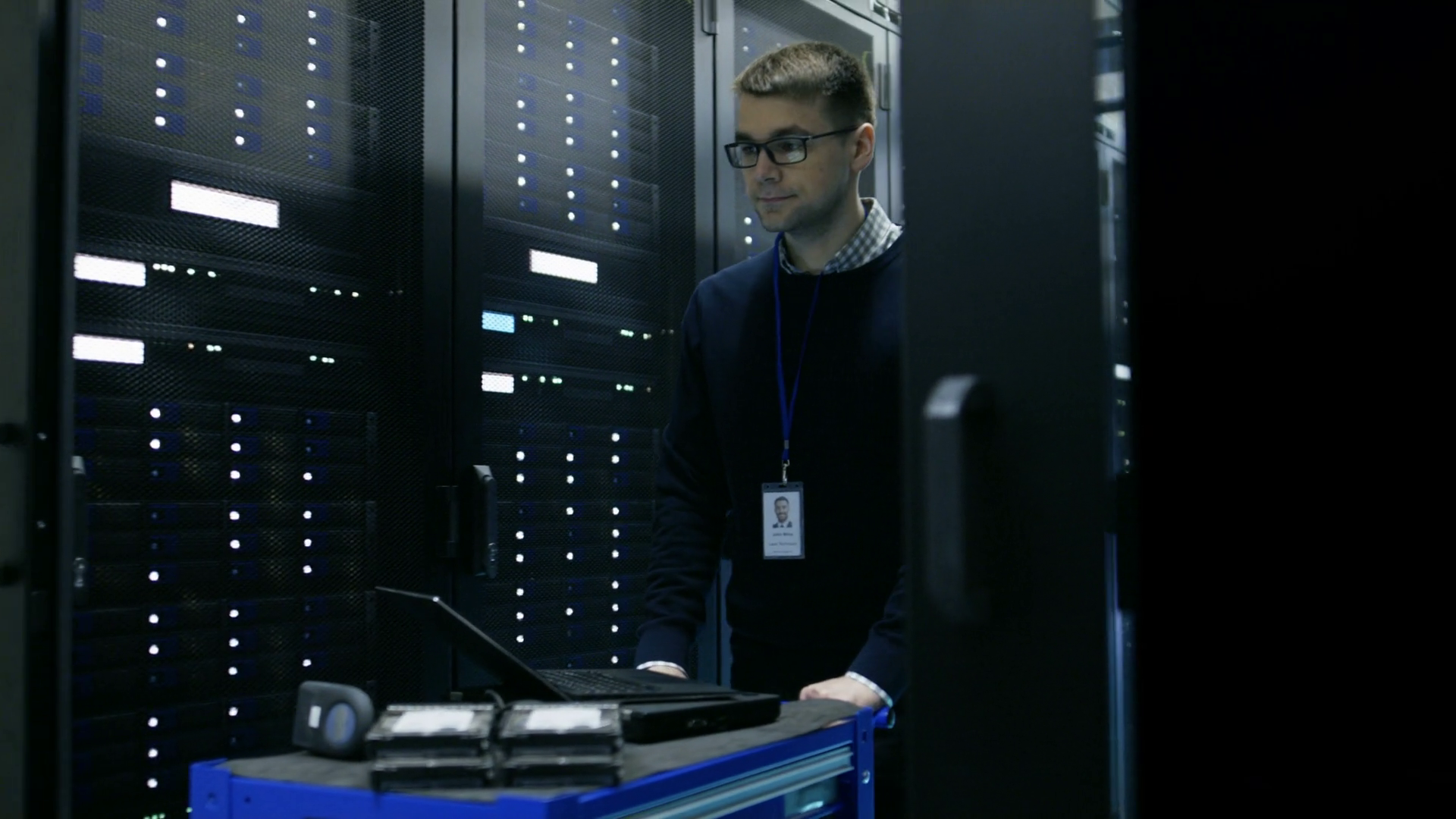 It Technician In Data Center Pushes Crash Stock Footage SBV-352250311 ...