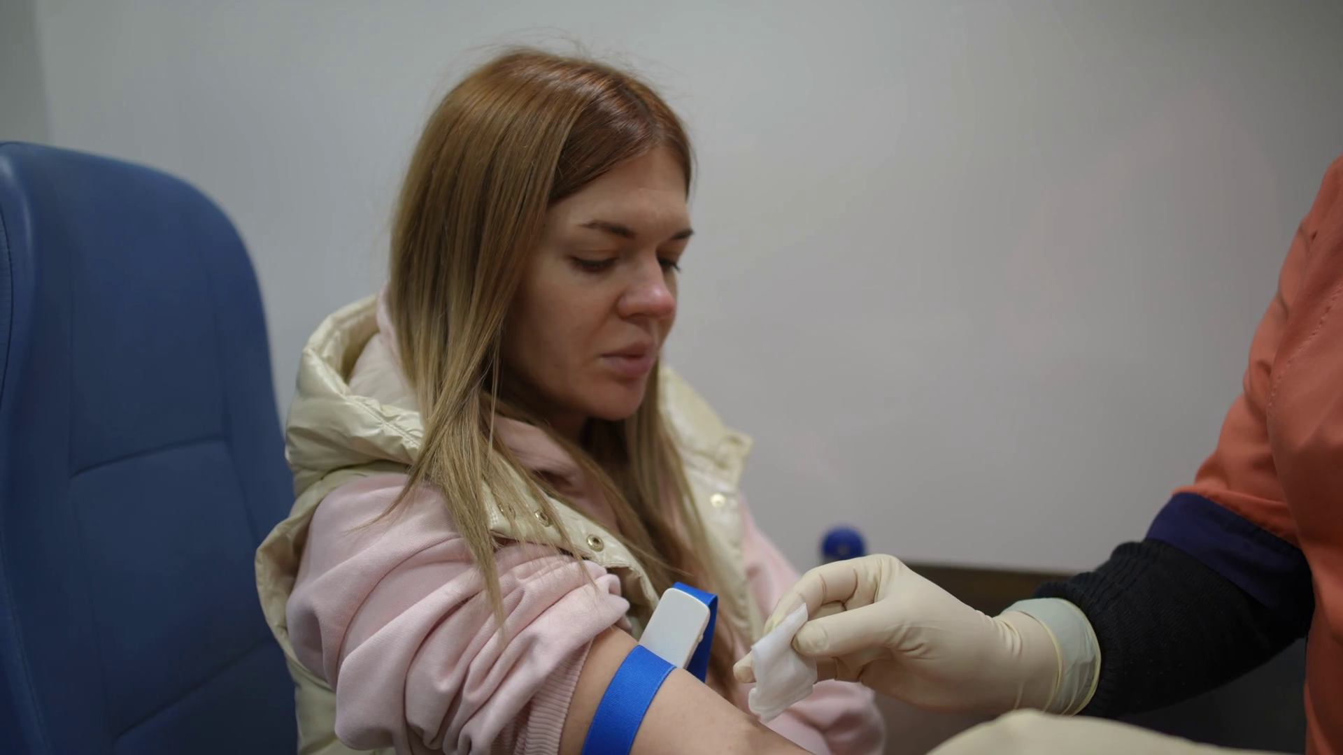 The Ambulance Doctor Gave Injection To Stock Footage SBV-348614134 ...