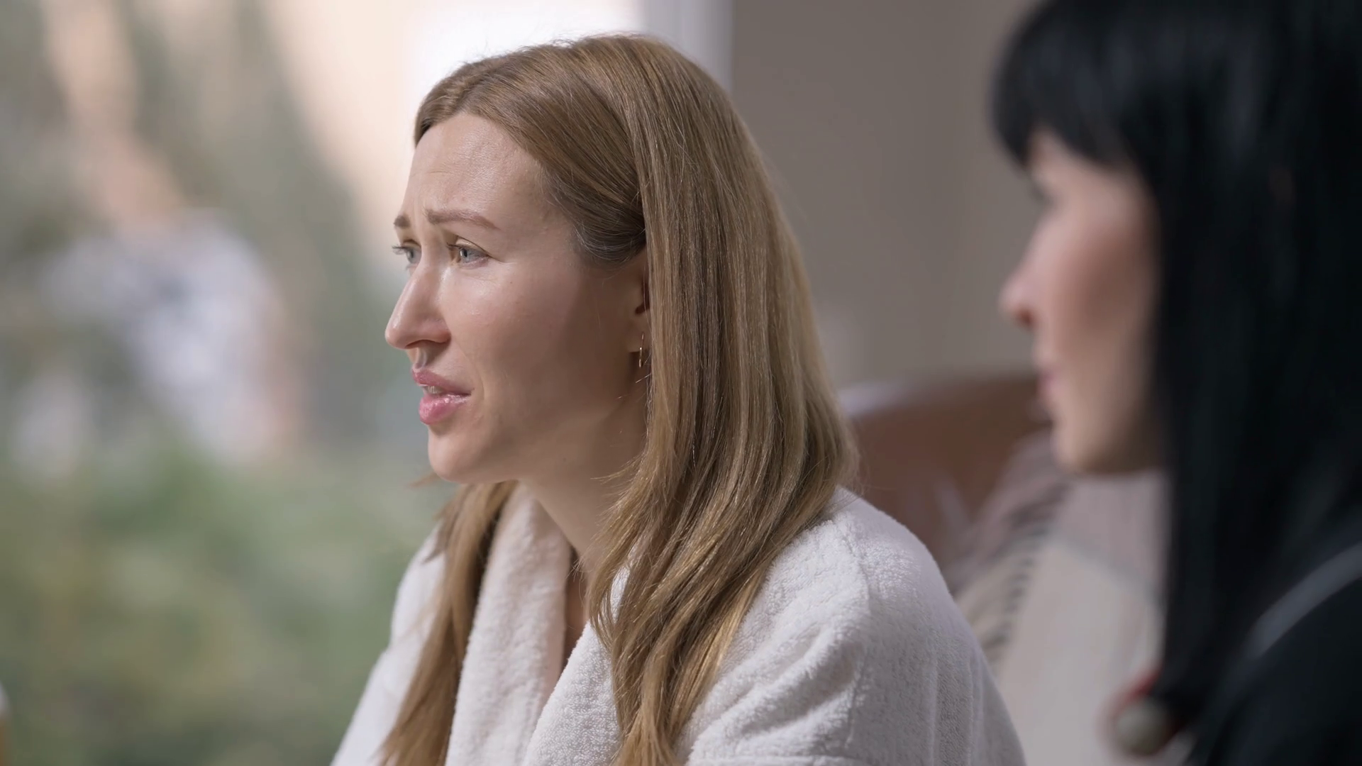 Desperate hopeless woman crying talking with empathetic friend ...