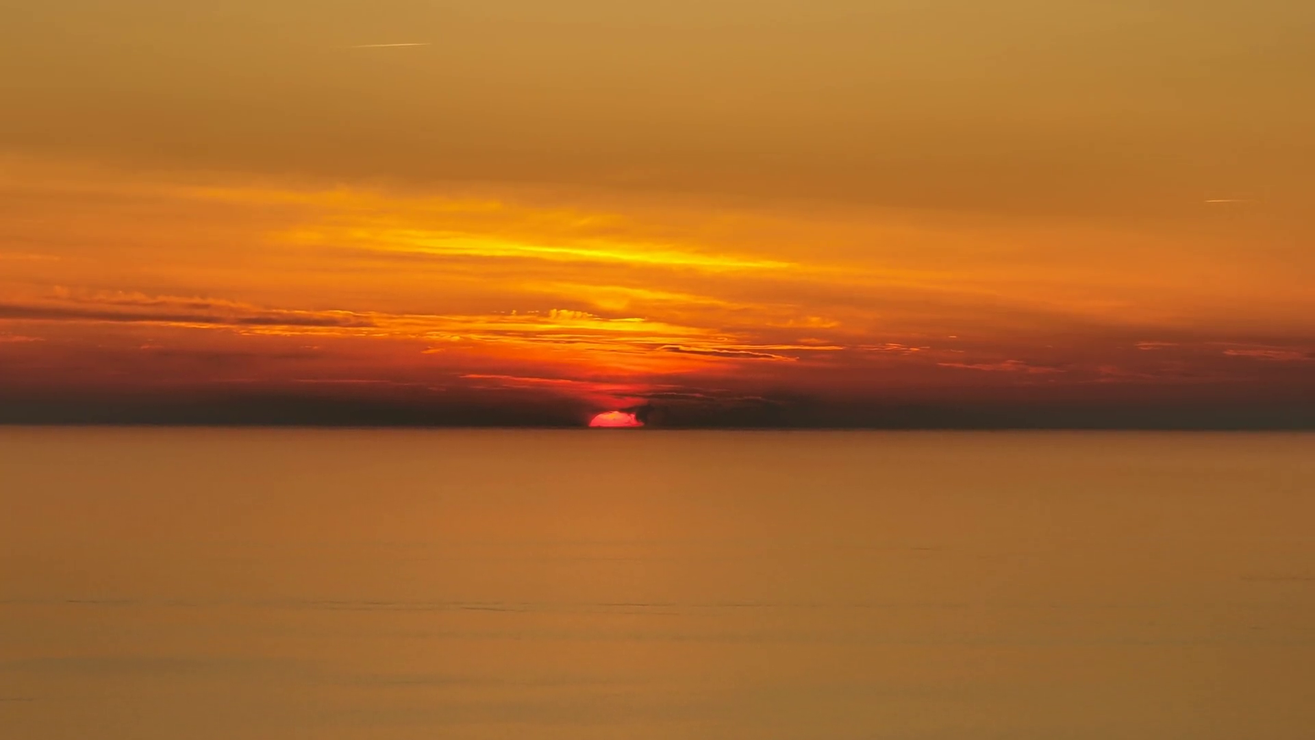 Final Glimpse Of Sun Disappearing Beneath Stock Footage SBV-352415074 ...