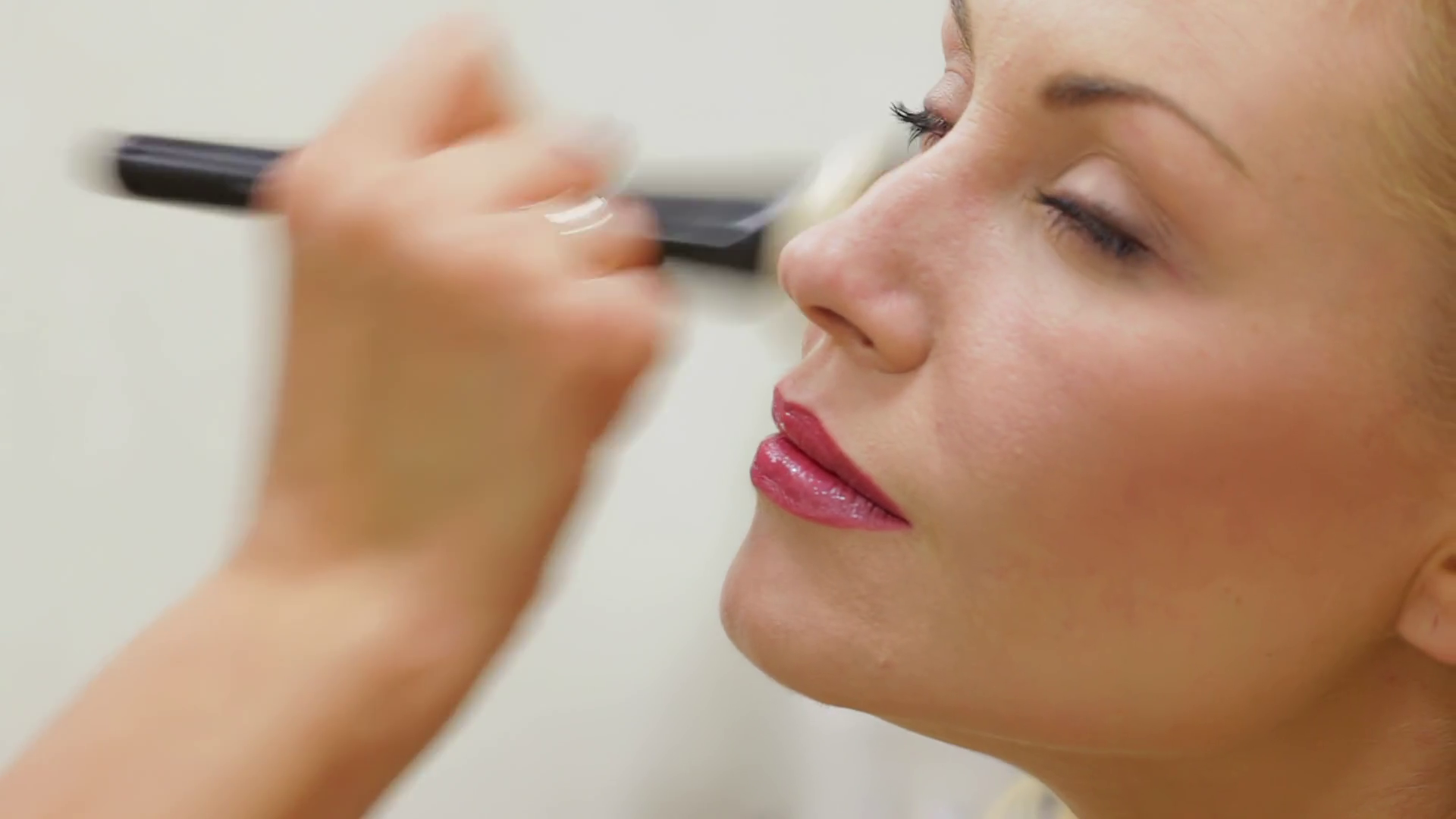 Woman Doing Make-up Stock Footage SBV-348529655 - Storyblocks