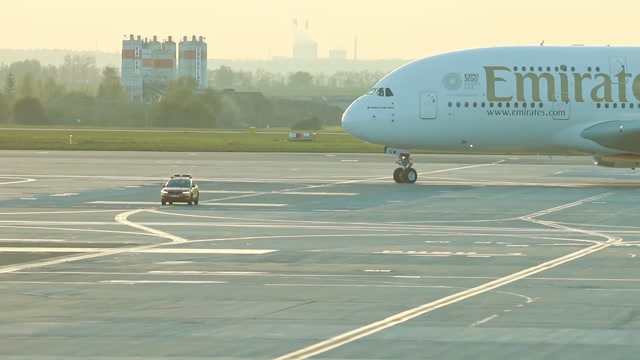 Airliner Landing Stock Footage: Royalty-Free Video Clips - Storyblocks