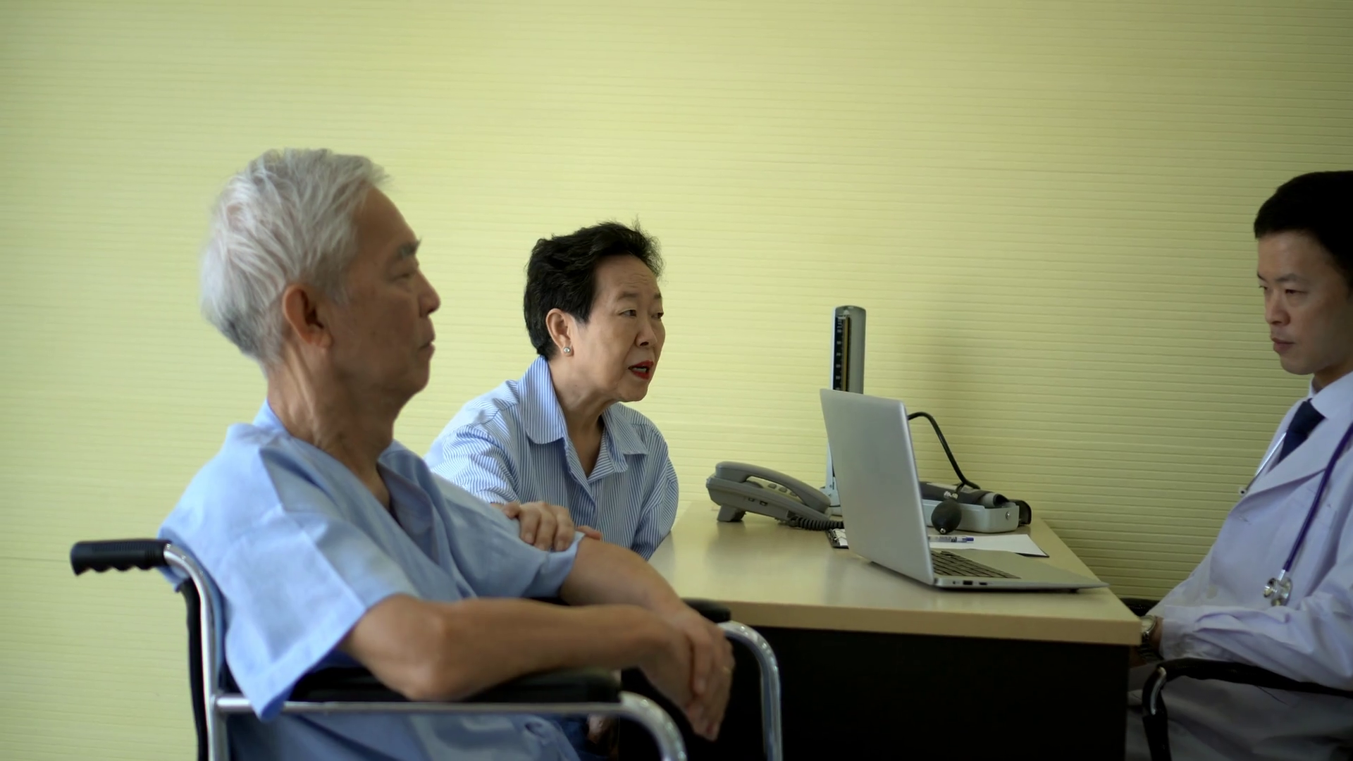 Asian Doctor Told Bad News Bad Health Stock Footage SBV-348397496 ...