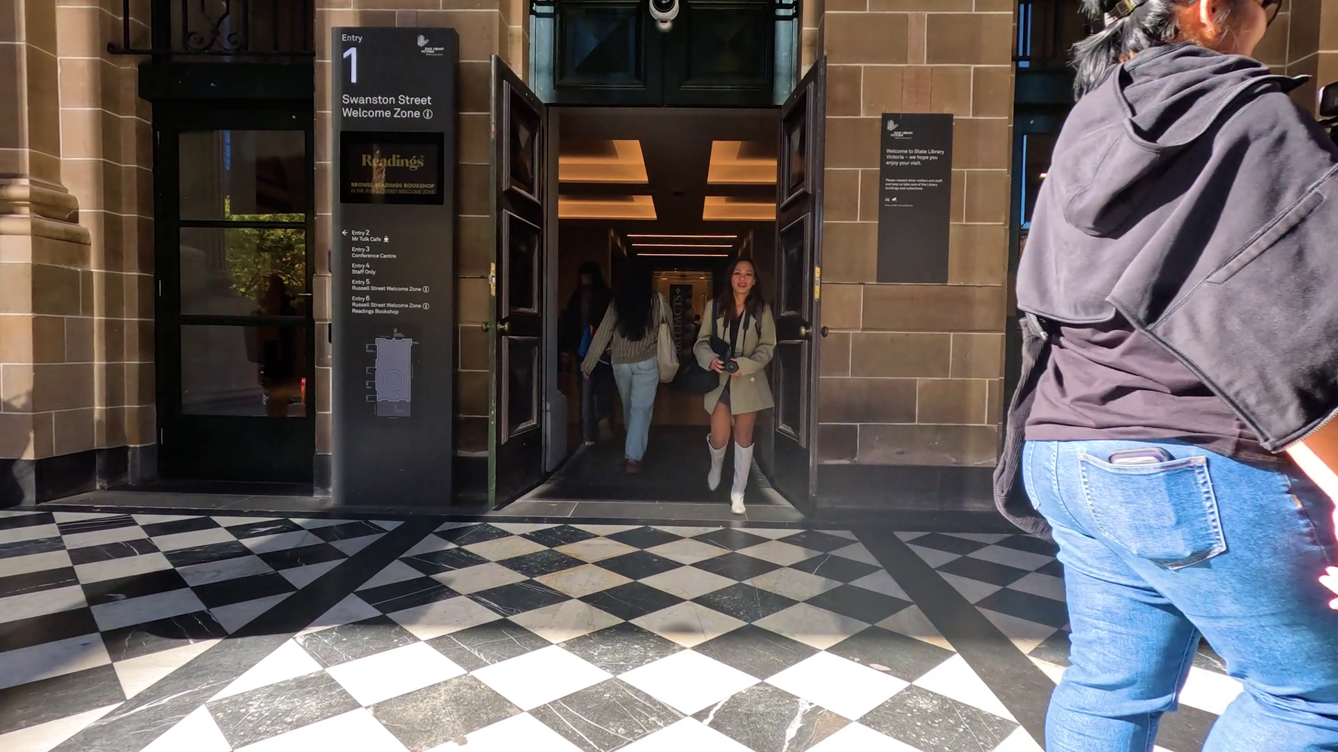 Visitors Entering State Library Victoria Stock Footage SBV-352414123 ...